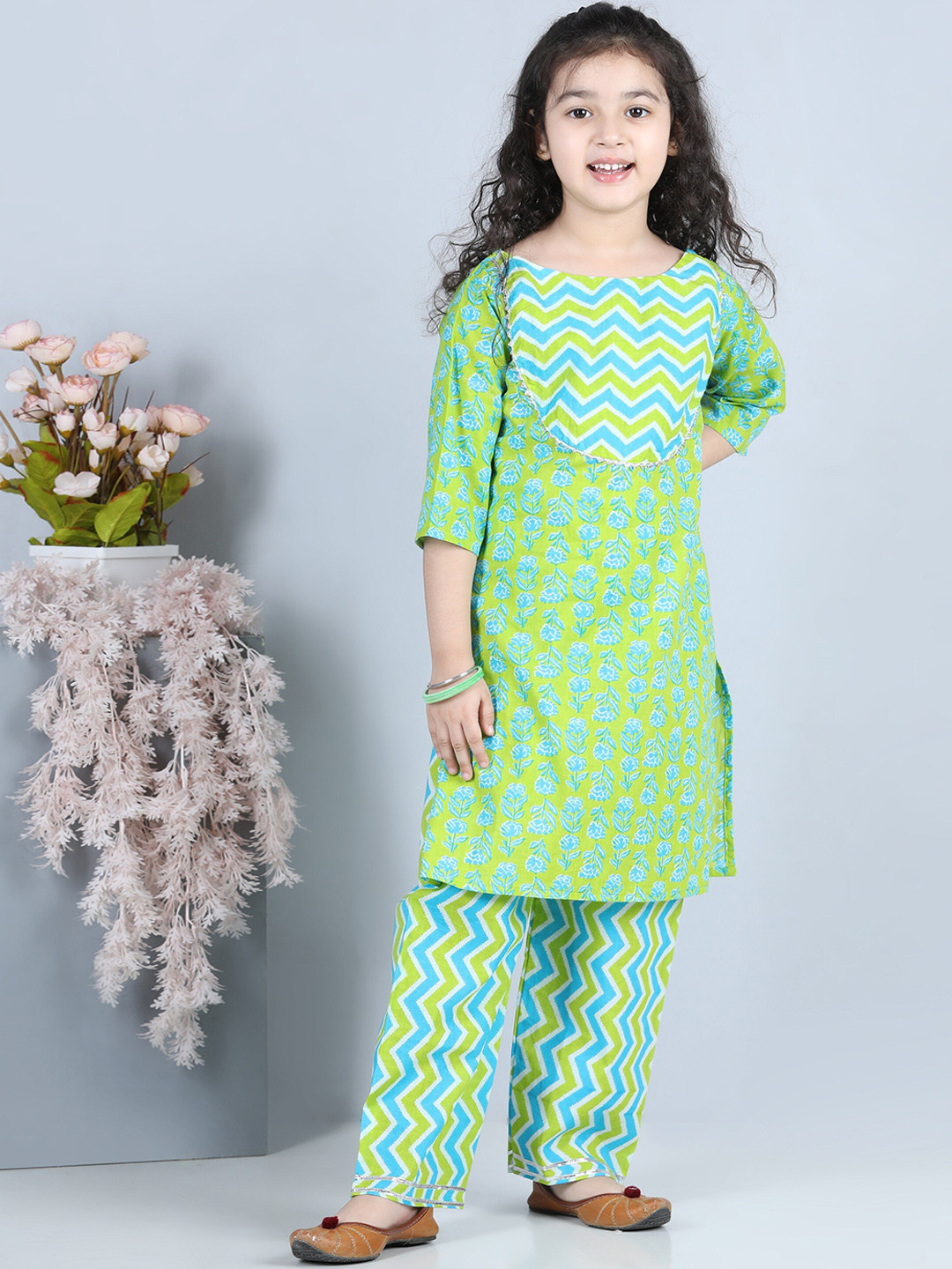 Buy Aj DEZInES Girls Floral Printed Pure Cotton Kurta With Palazzos ...