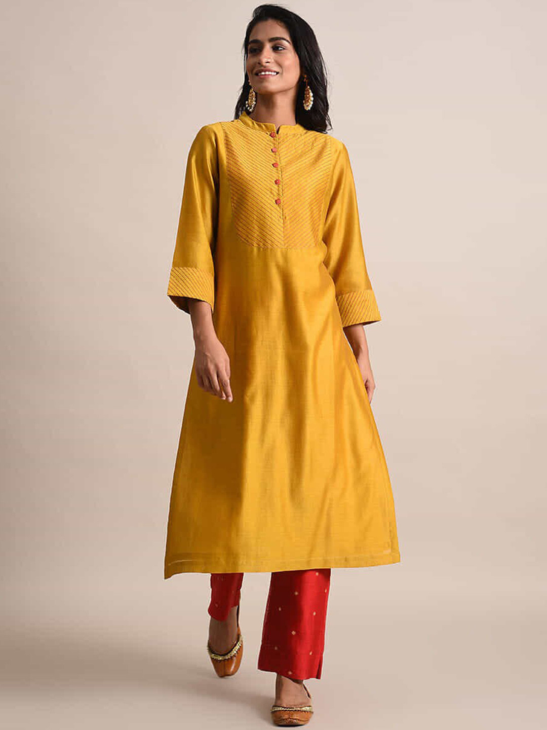 Buy SMRITI GUPTA Geometric Yoke Design Thread Work Kurta - Kurtas for ...