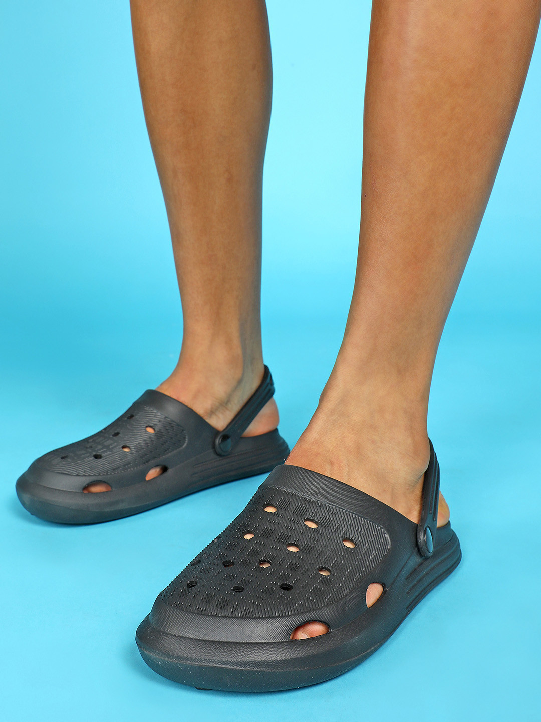 Buy Paragon Men Lightweight Clogs - Flip Flops for Men 22606762 | Myntra