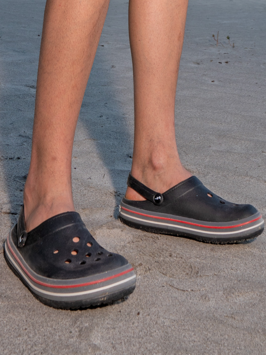 Buy Campus Men Round Toe Clogs - Flip Flops for Men 22680876 | Myntra