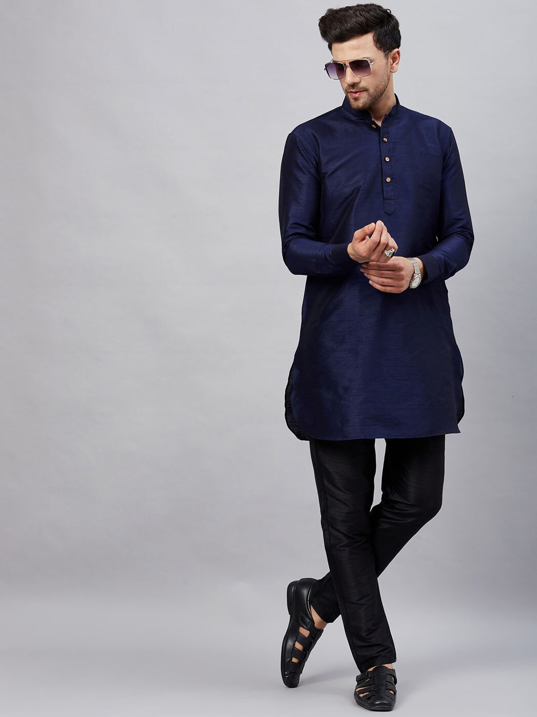 Buy VASTRAMAY Mandarin Collar Curved Hem Kurta With Trousers - Kurta ...