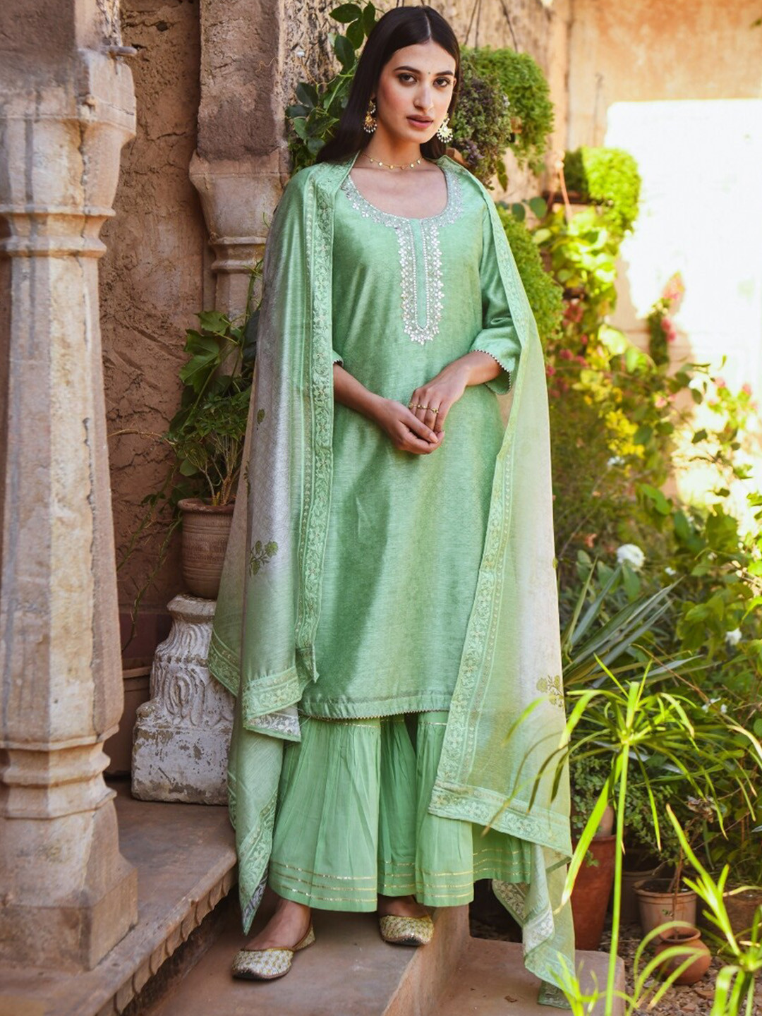 Buy KARAJ JAIPUR Ethnic Motifs Printed Gotta Patti Kurta With Trousers ...