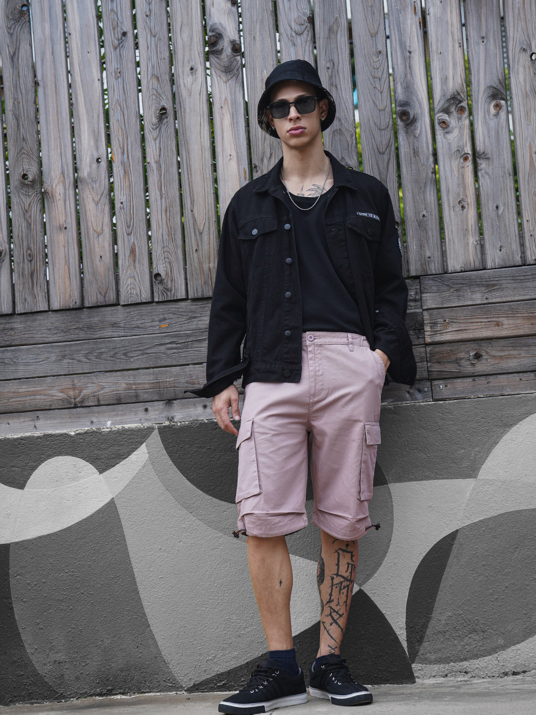 Buy The Indian Garage Co Men Solid Cotton Relaxed Fit Cargo Shorts ...