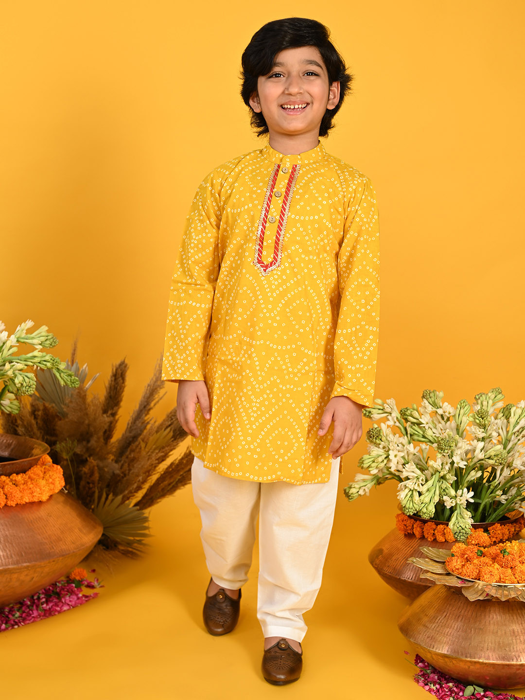 Buy SAKA DESIGNS Boys Bandhani Printed Gotta Patti Kurta With Pyjamas ...