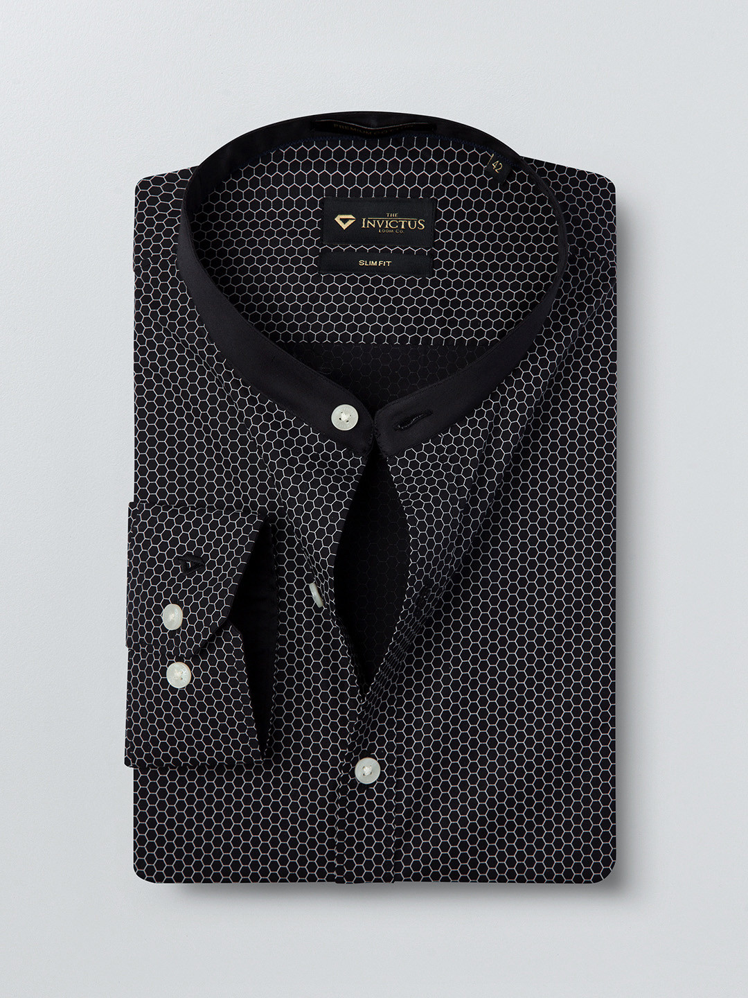 Buy INVICTUS Men Black & White Slim Fit Printed Casual Shirt - Shirts ...