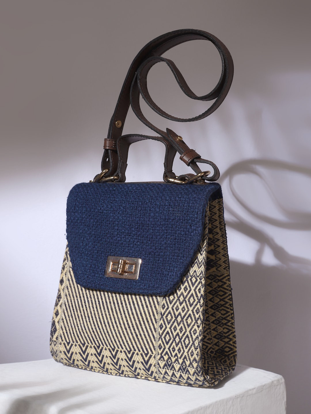 Buy DEEBACO Structured Handheld Bag - Handbags for Women 23155152 | Myntra