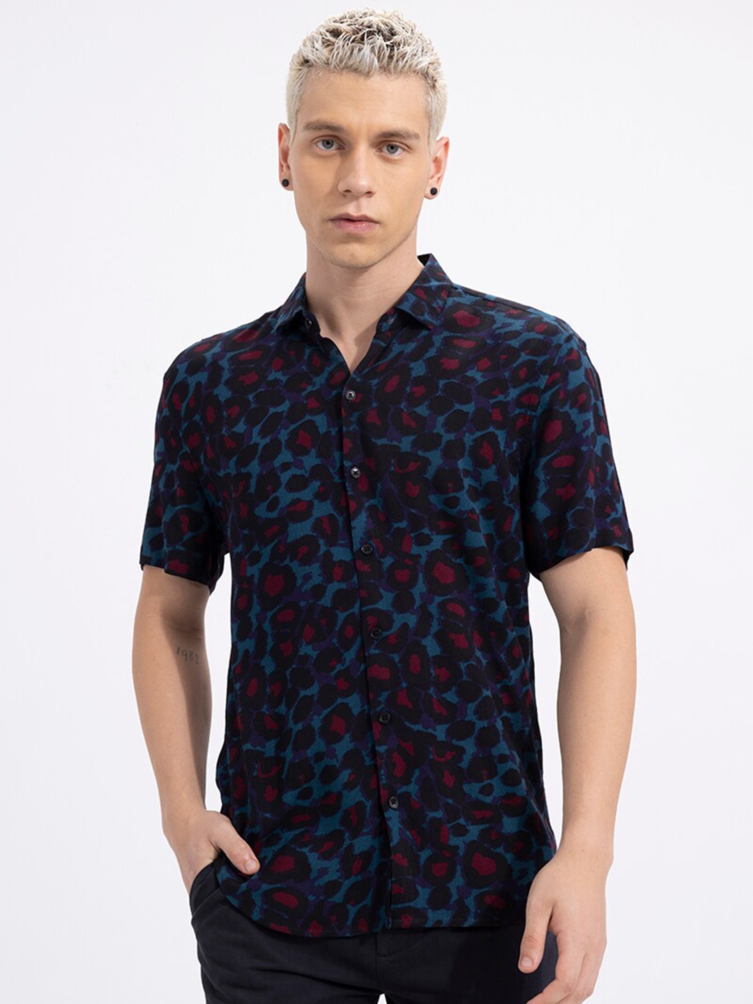 Buy Snitch Classic Black Slim Fit Floral Printed Casual Shirt Shirts