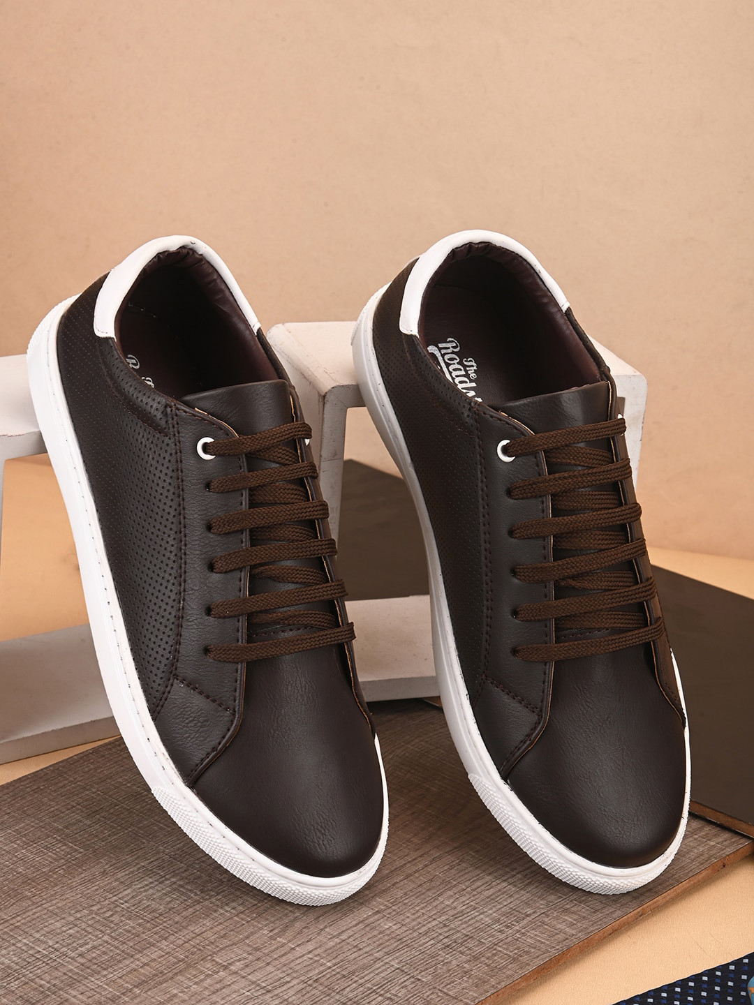 Buy Roadster Men Coffee Brown & White Lightweight Comfort Insole ...