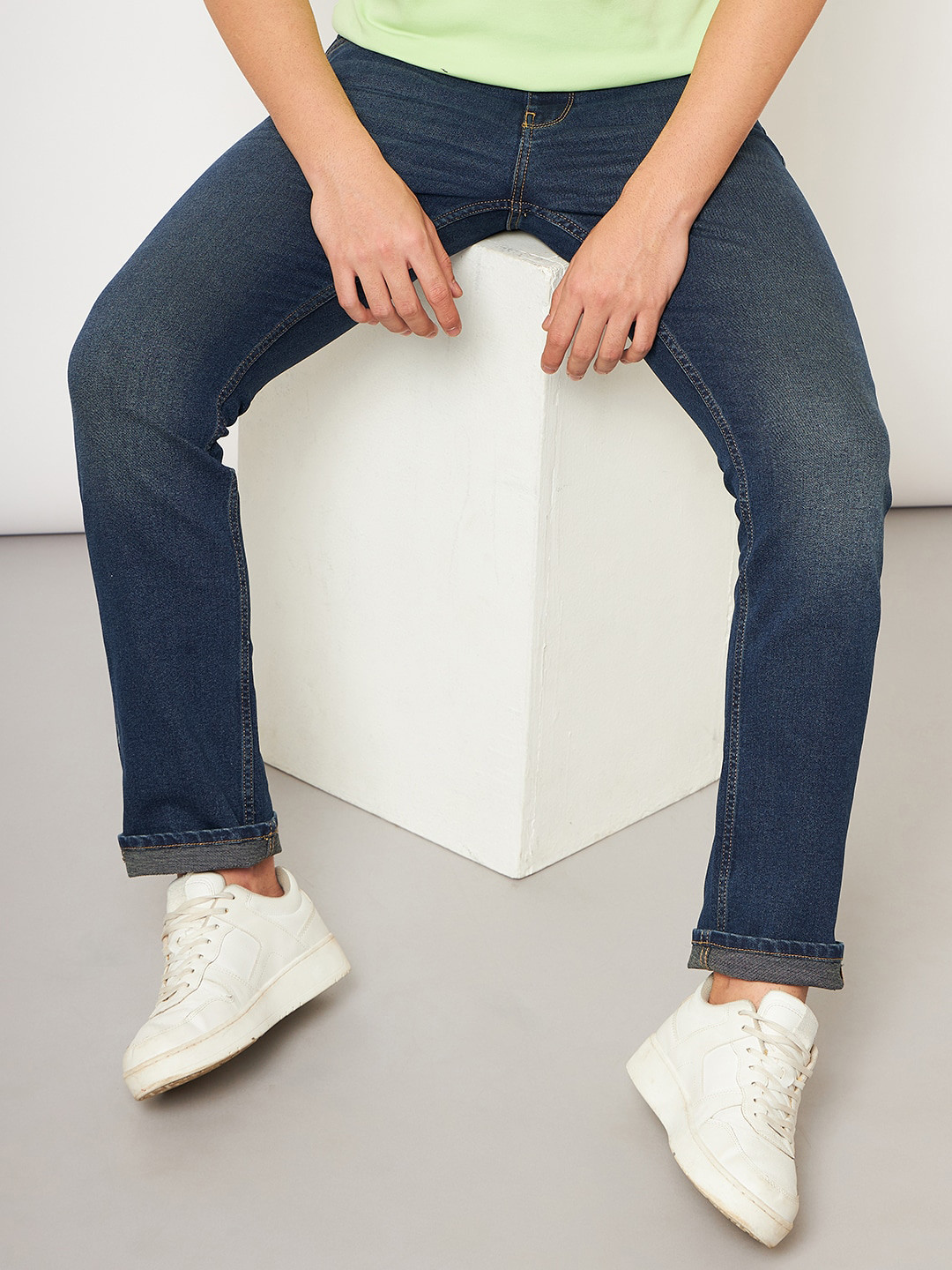 Buy Lee Men Rodeo Fit Light Fade Clean Look Stretchable Jeans - Jeans ...