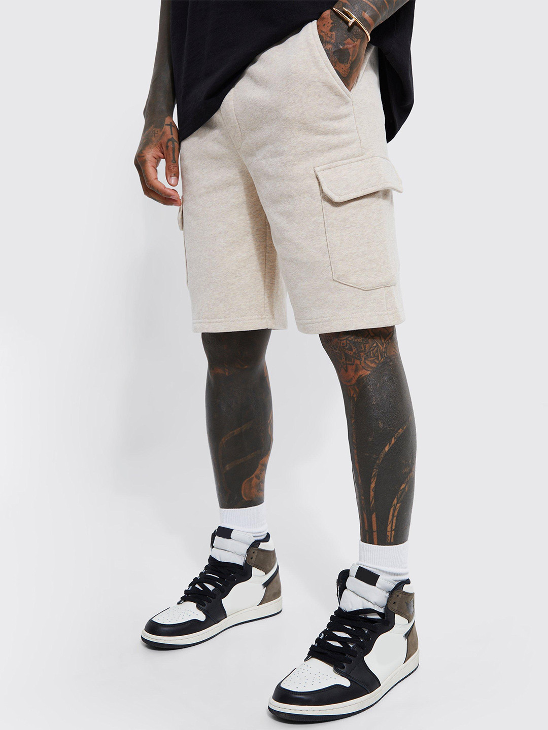 Buy BoohooMAN Men Off White Loose Fit Cargo Shorts - Shorts for Men 23753622 | Myntra