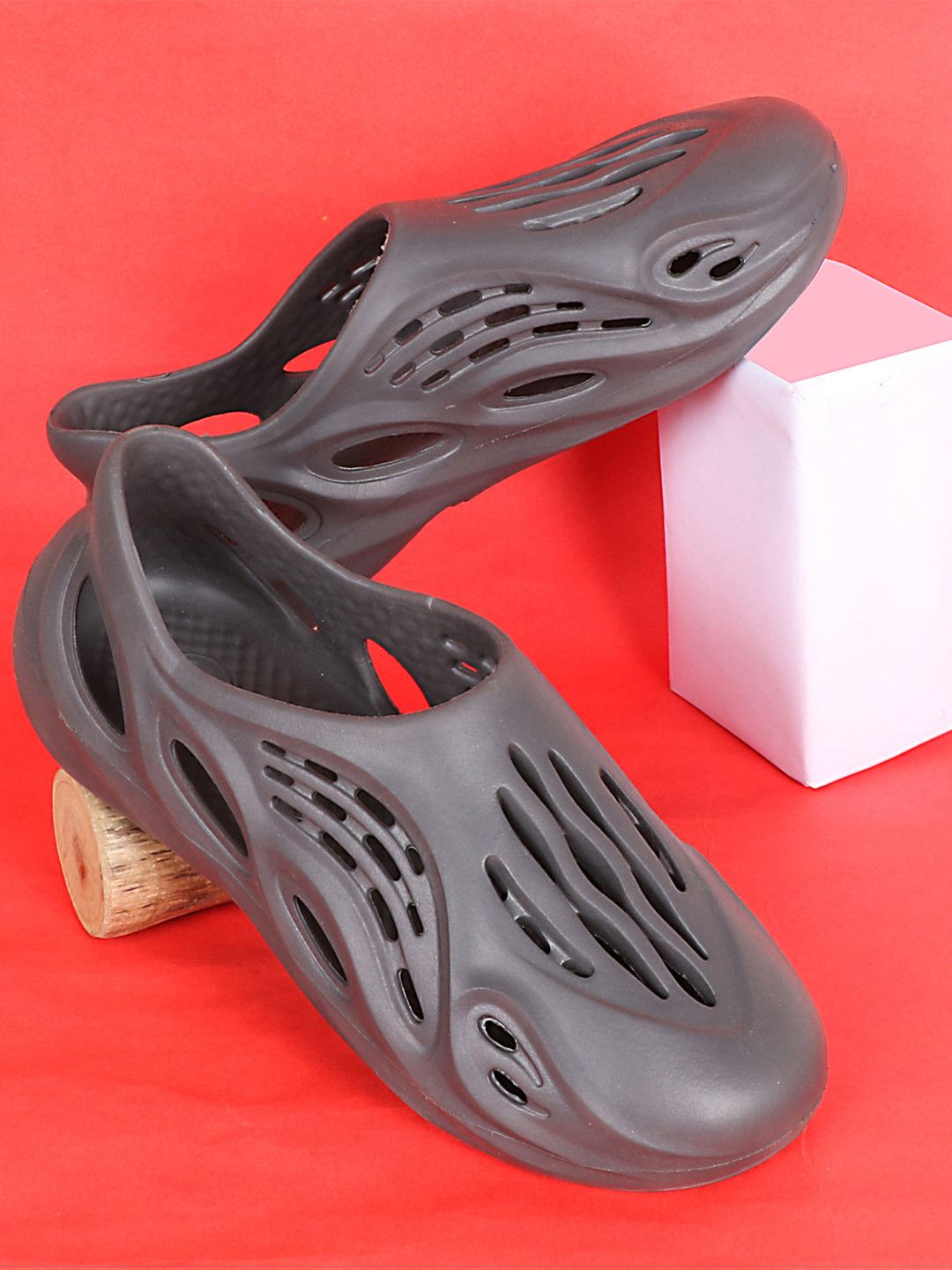 Buy Aqualite Men Featherweight Clogs - Flip Flops for Men 23826586 | Myntra