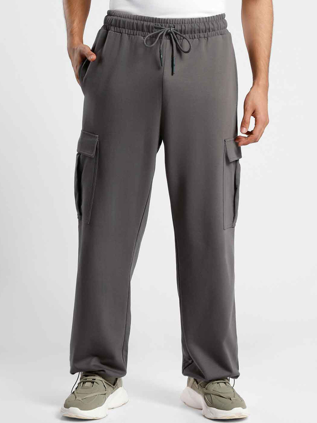 Buy NOBERO Men Onyx Oversized Relaxed Fit Mid Rise Joggers With Utility ...
