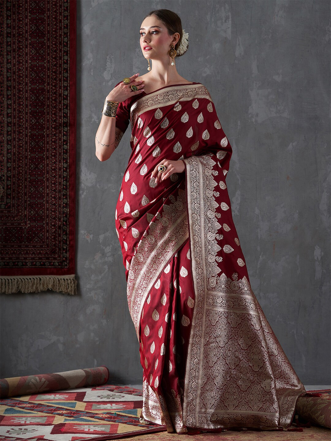 Buy Mitera Ethnic Motifs Woven Design Zari Silk Blend Kanjeevaram Saree ...