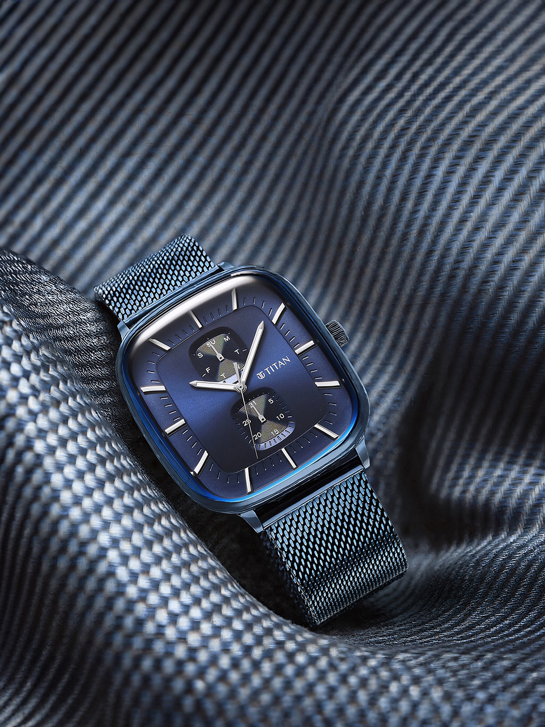 Buy Titan Men Bracelet Style Straps Analogue Watch 90178QM01 - Watches ...