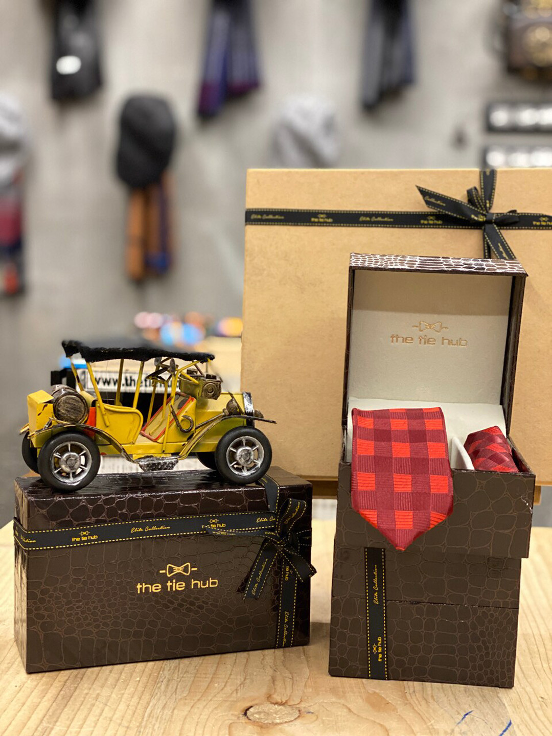 Buy The Tie Hub Men Checked Satin Accessory Gift Set - Accessory Gift ...