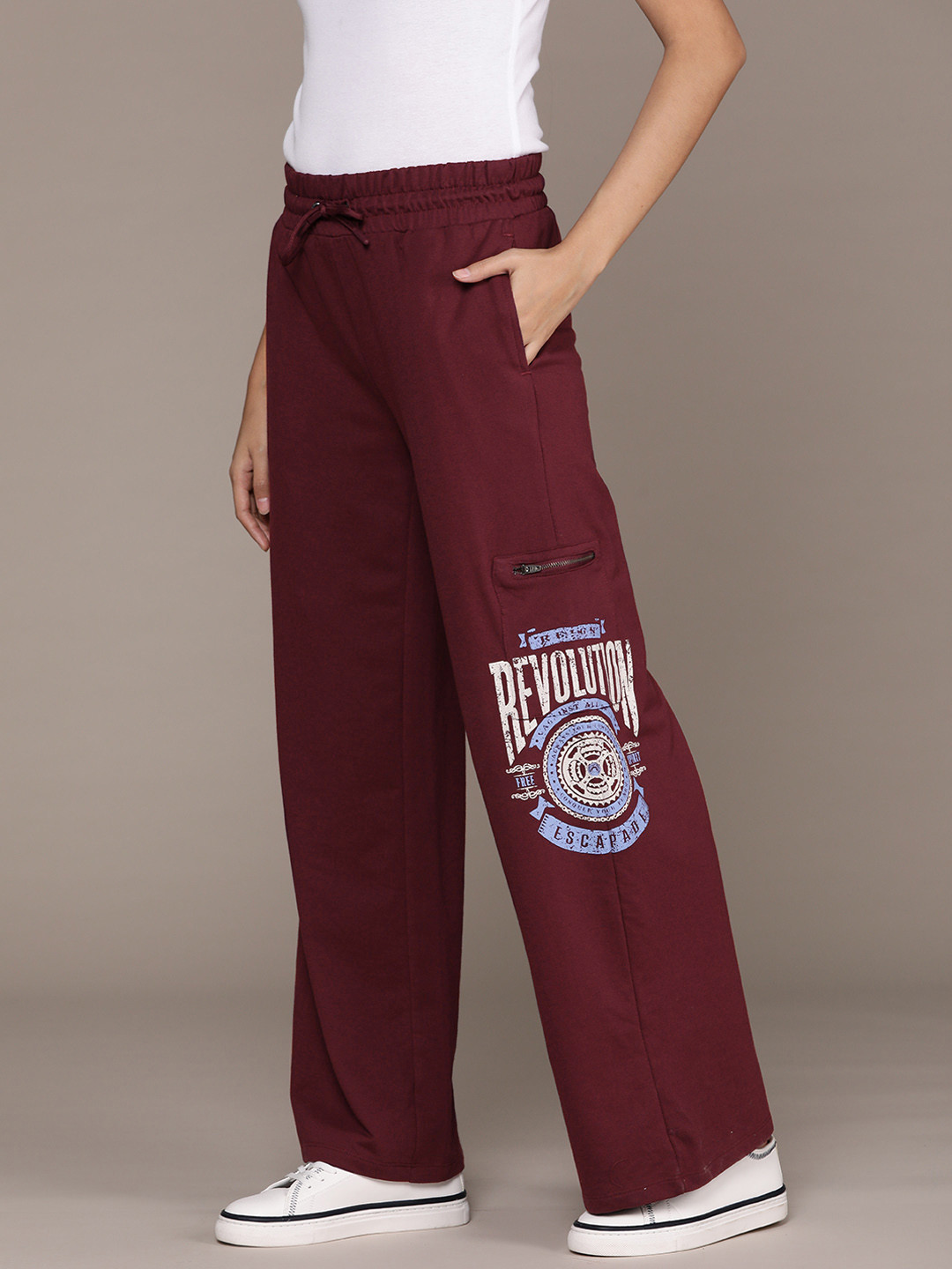 Buy The Roadster Lifestyle Co. X RE/LAX Women Printed Straight Fit ...