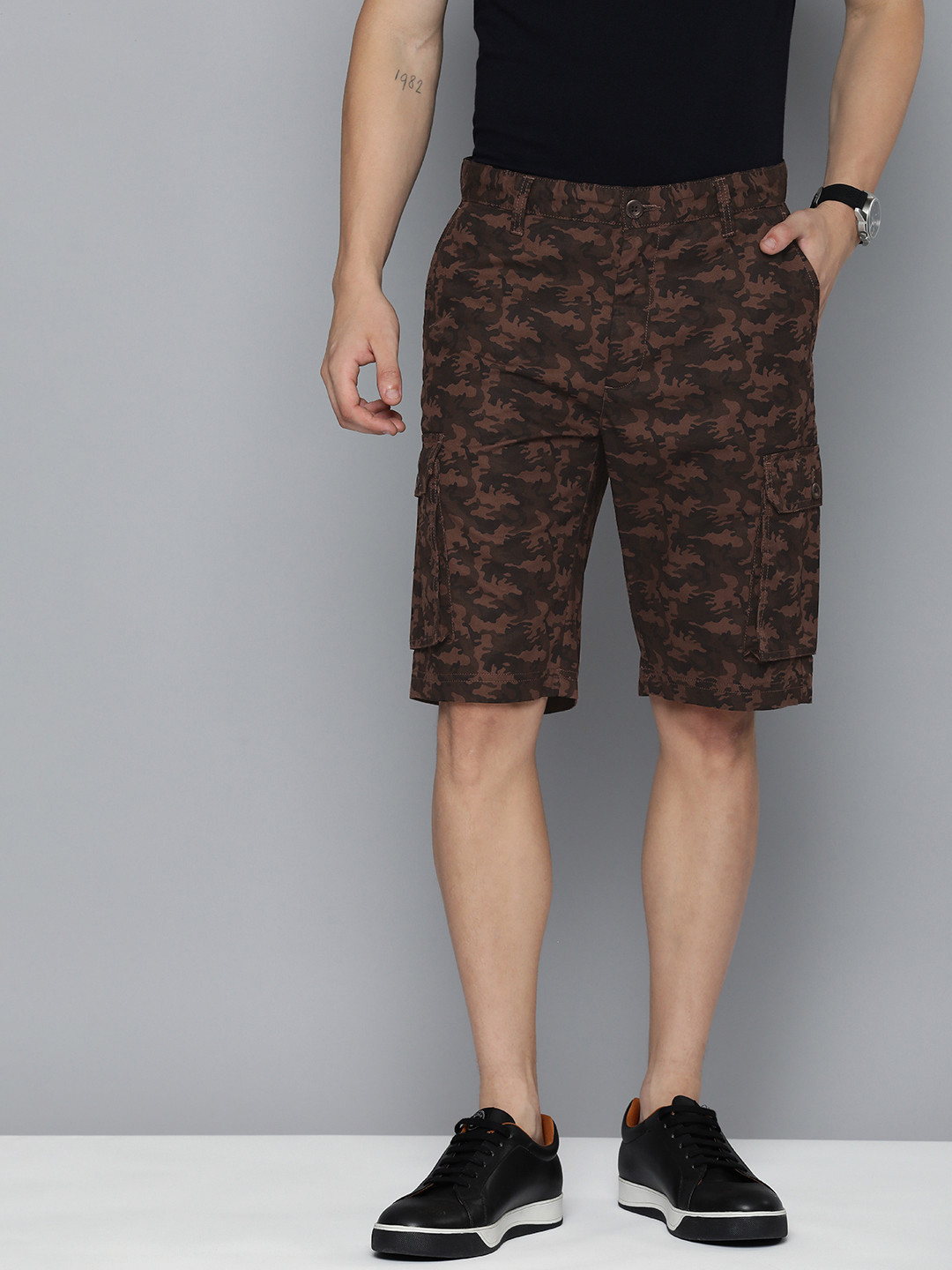 Buy Indian Terrain Men Pure Cotton Camouflage Printed Cargo Shorts ...