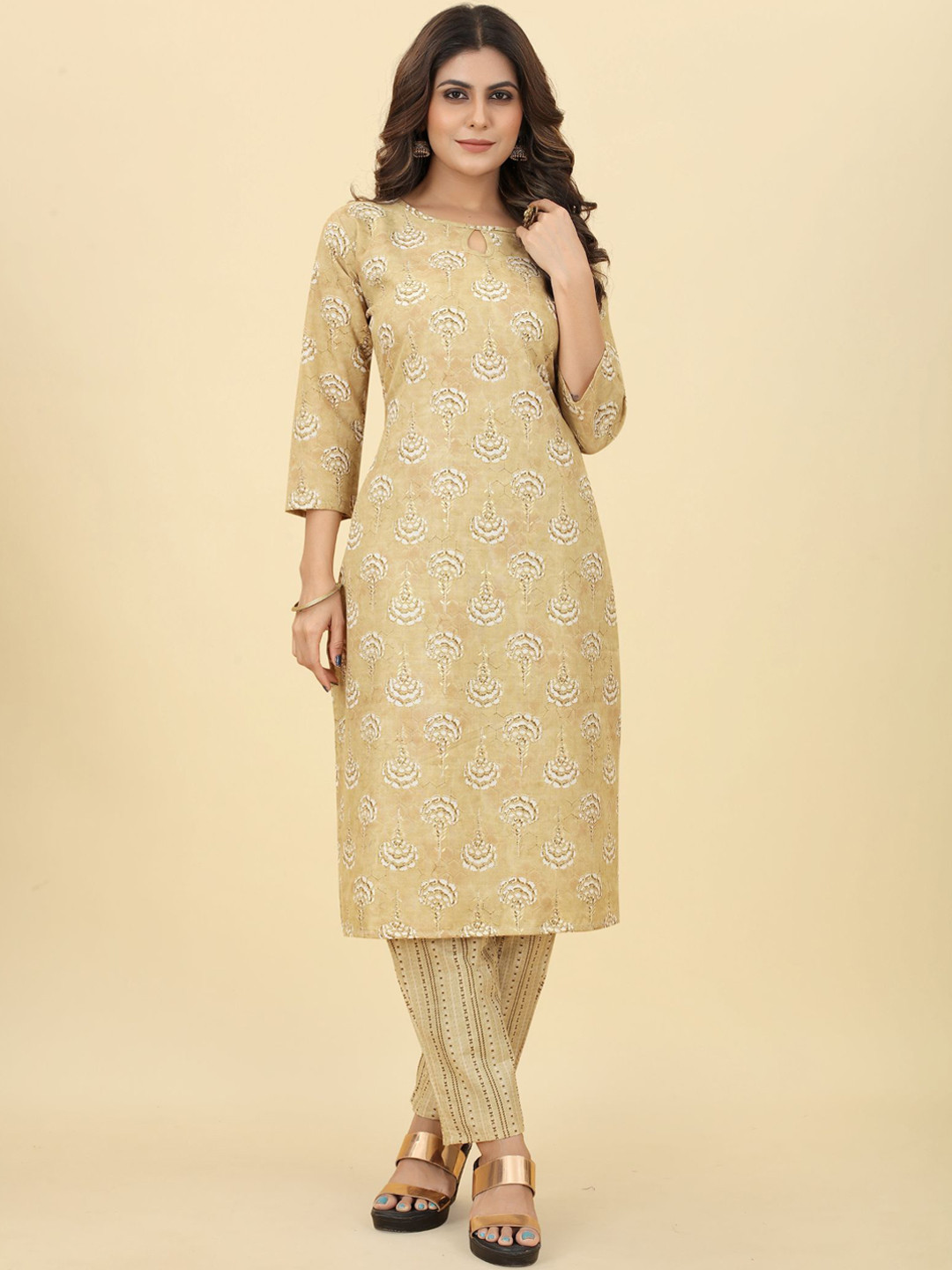 Buy Bridha Floral Printed Keyhole Straight Kurta With Trousers - Kurta ...