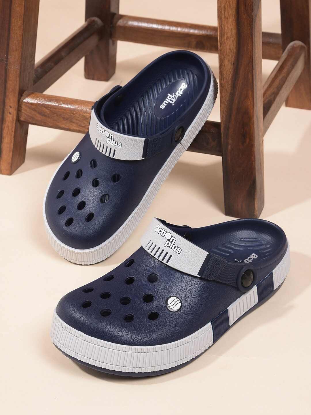 Buy Action Men Textured Clogs - Flip Flops for Men 24562906 | Myntra