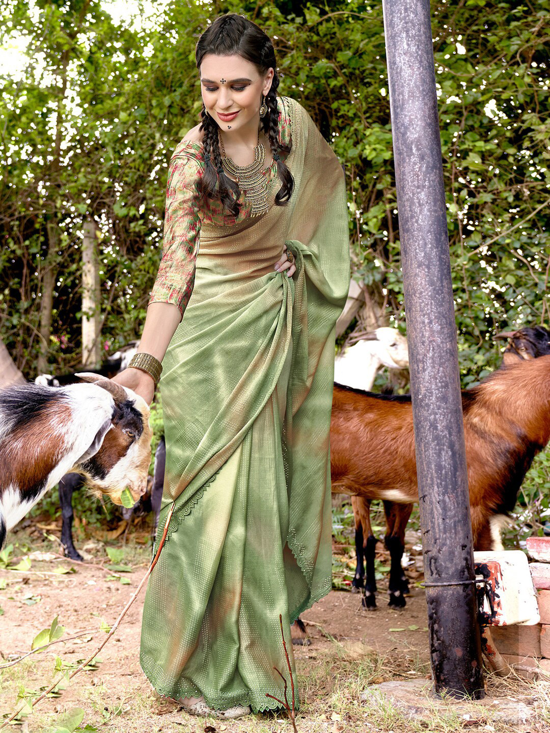 Buy Mitera Embellished Brasso Saree - Sarees for Women 24703232 | Myntra