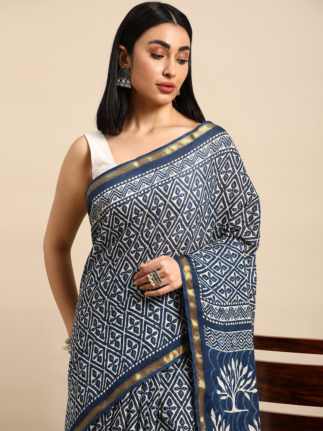 Buy SHANVIKA Ethnic Motifs Zari Pure Cotton Maheshwari Saree - Sarees ...