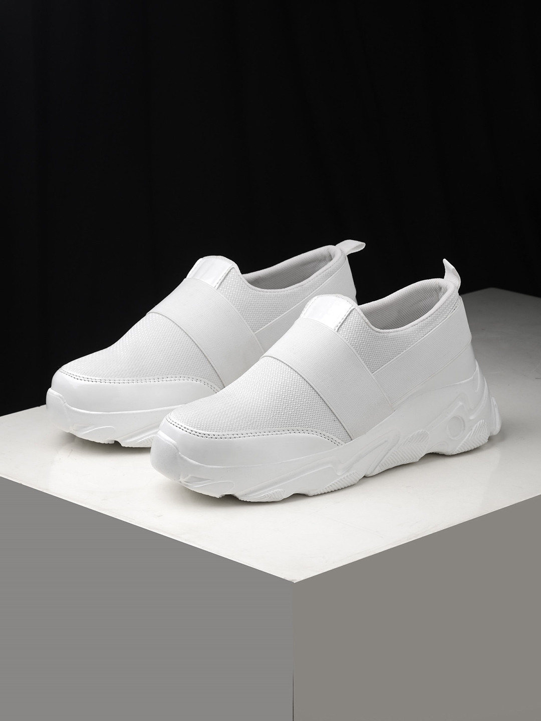 Buy The Roadster Lifestyle Co. Women Textured Lightweight Slip On ...