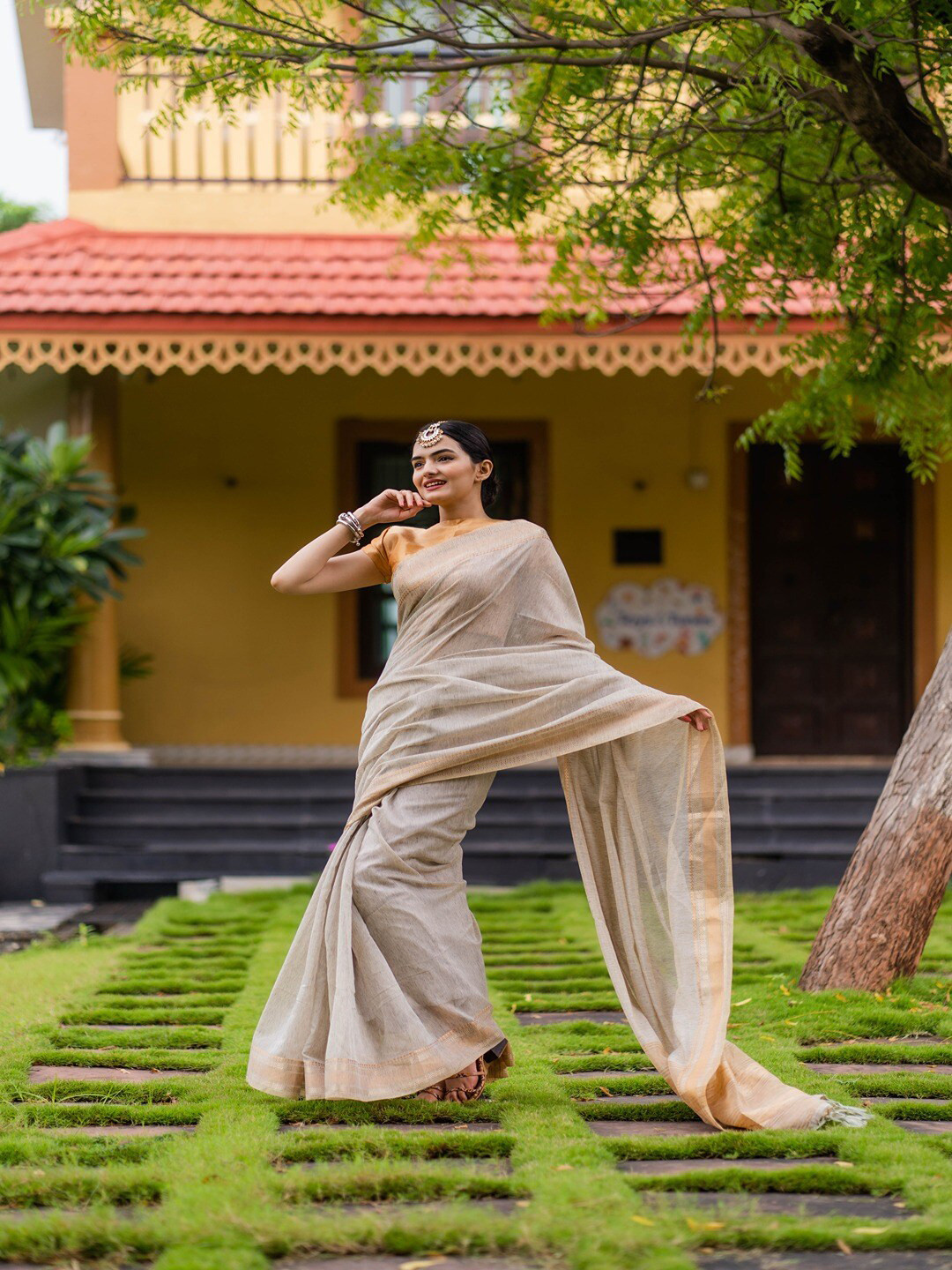 Buy INsthah Zari Pure Linen Saree - Sarees for Women 25045652 | Myntra