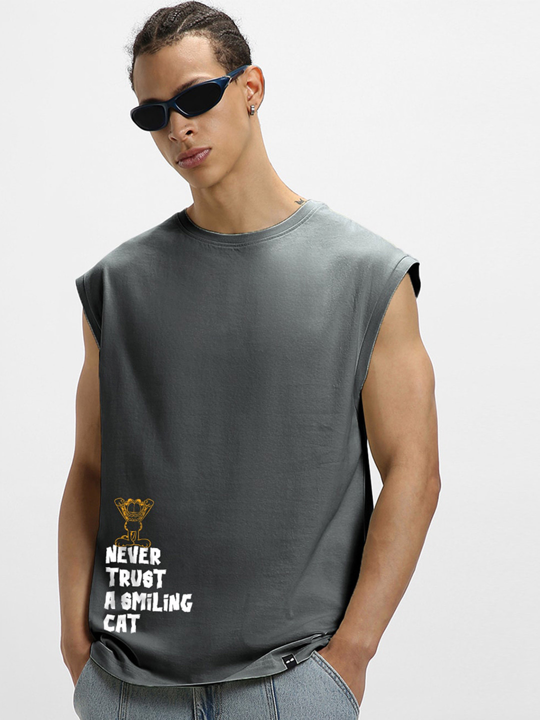 Buy Bewakoof Garfield Printed Pure Cotton Boxy Fit Basic Vests ...