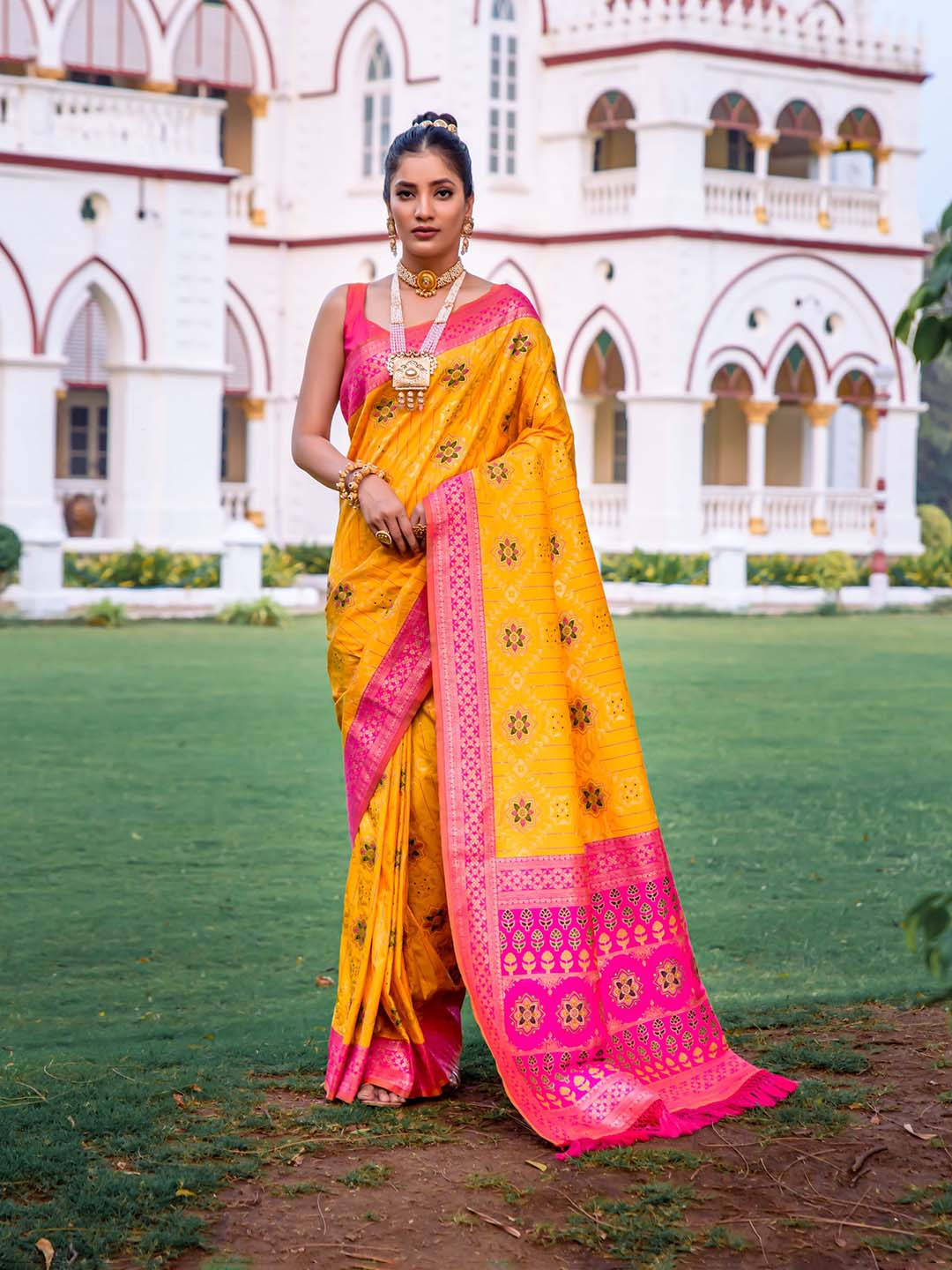 Buy VISHNU WEAVES Ethnic Motifs Woven Design Zari Pure Silk Patola ...