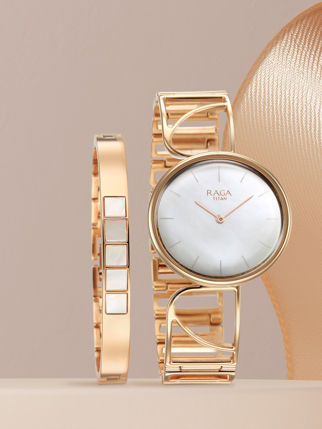 Buy Titan Women Water Resistance Analogue Watch Gift Set 95226WM01F ...