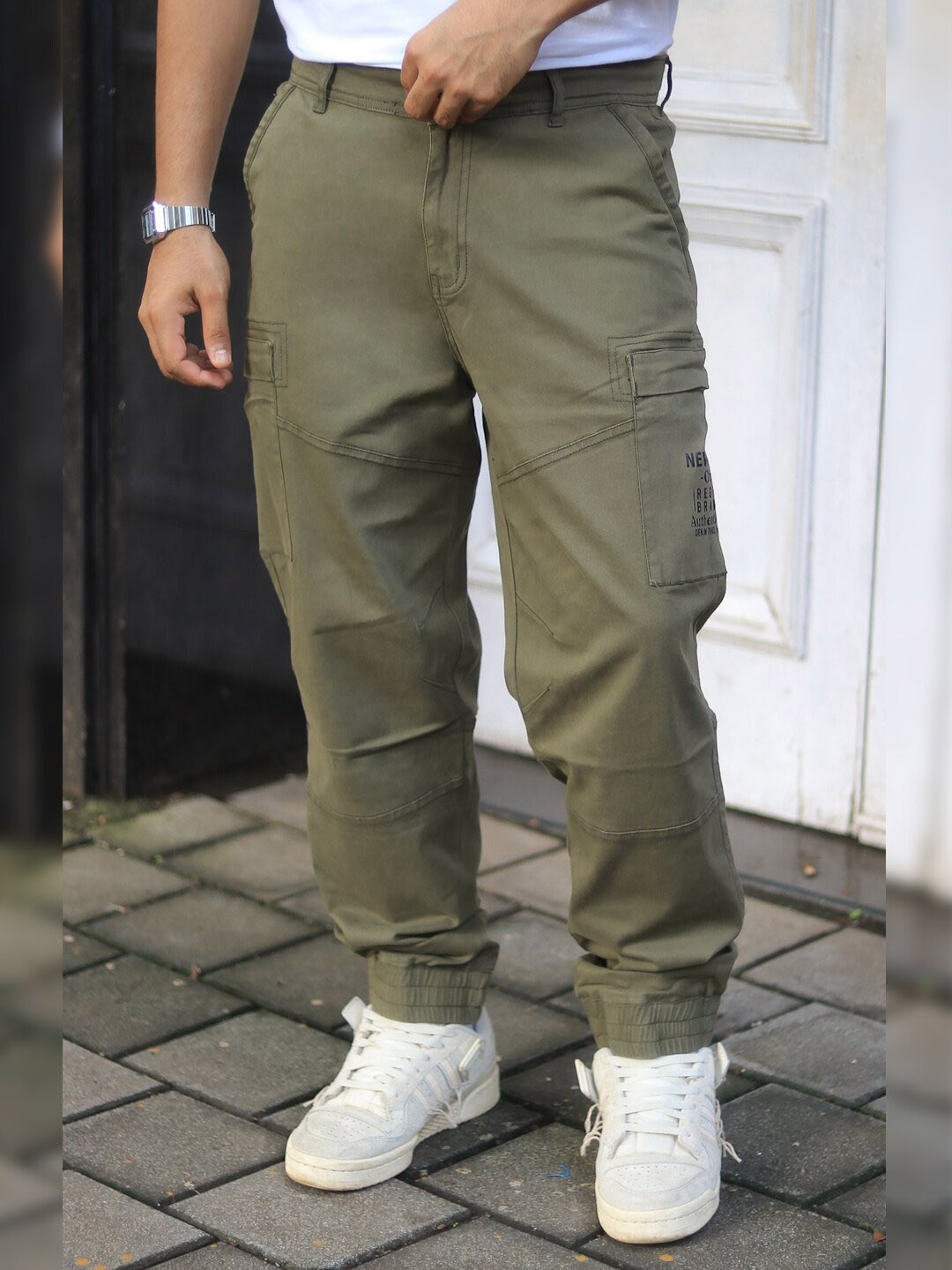 Buy Powerlook Men Olive Green Pure Cotton Mid Rise Cargos Trousers ...
