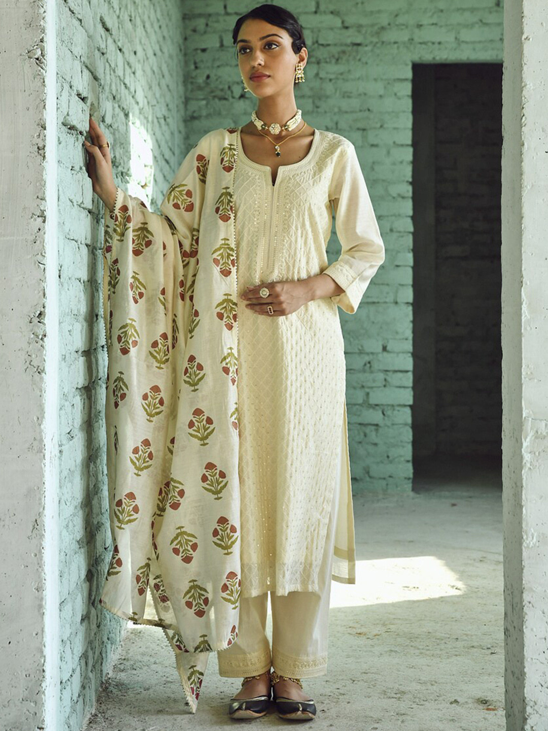 Buy KARAJ JAIPUR Ethnic Motifs Embroidered Thread Work Kurta With ...