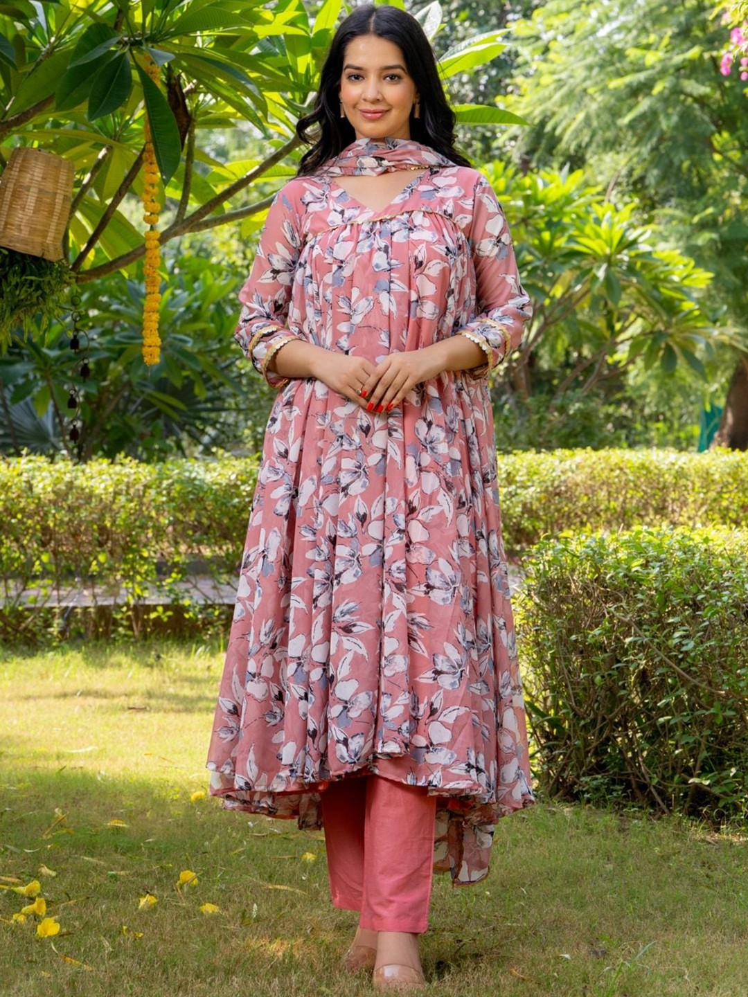 Buy HOUSE OF JAMOTI Floral Printed Sequinned Pleated Anarkali Kurta ...