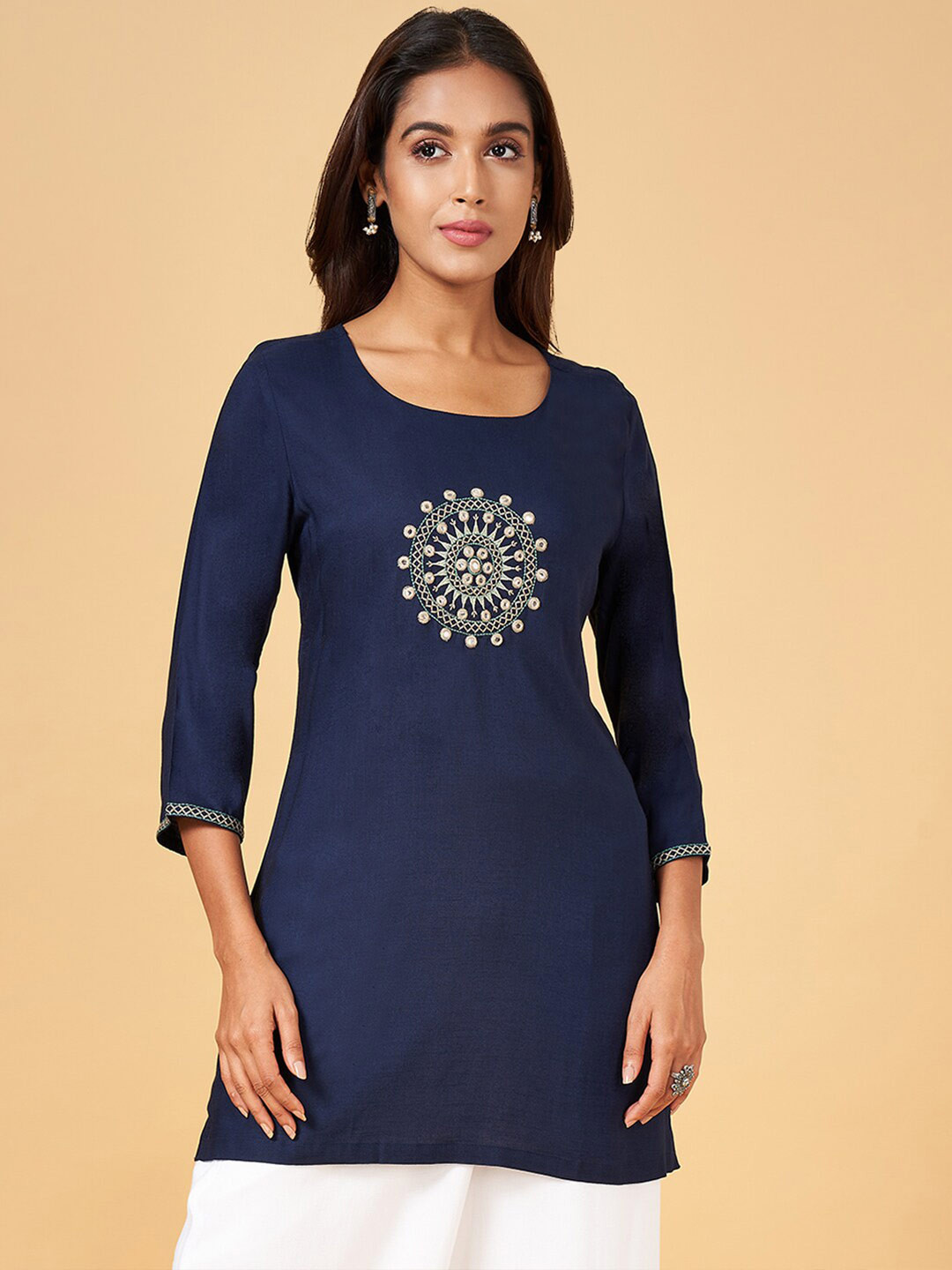 Buy RANGMANCH BY PANTALOONS Ethnic Motifs Embroidered Round Neck Mirror ...