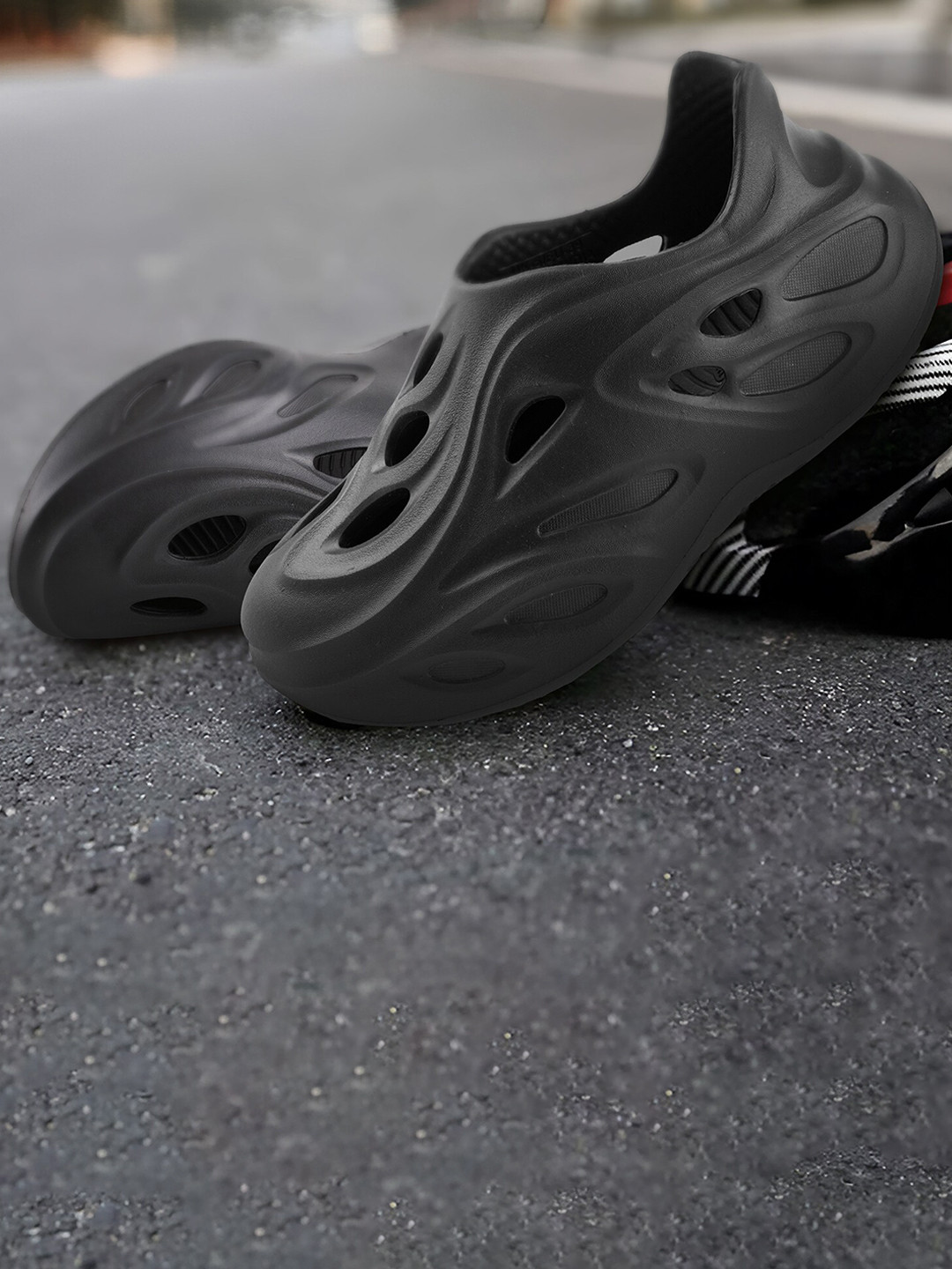 Buy Red Tape Men Self Design Rubber Clogs - Flip Flops for Men 25924070 ...