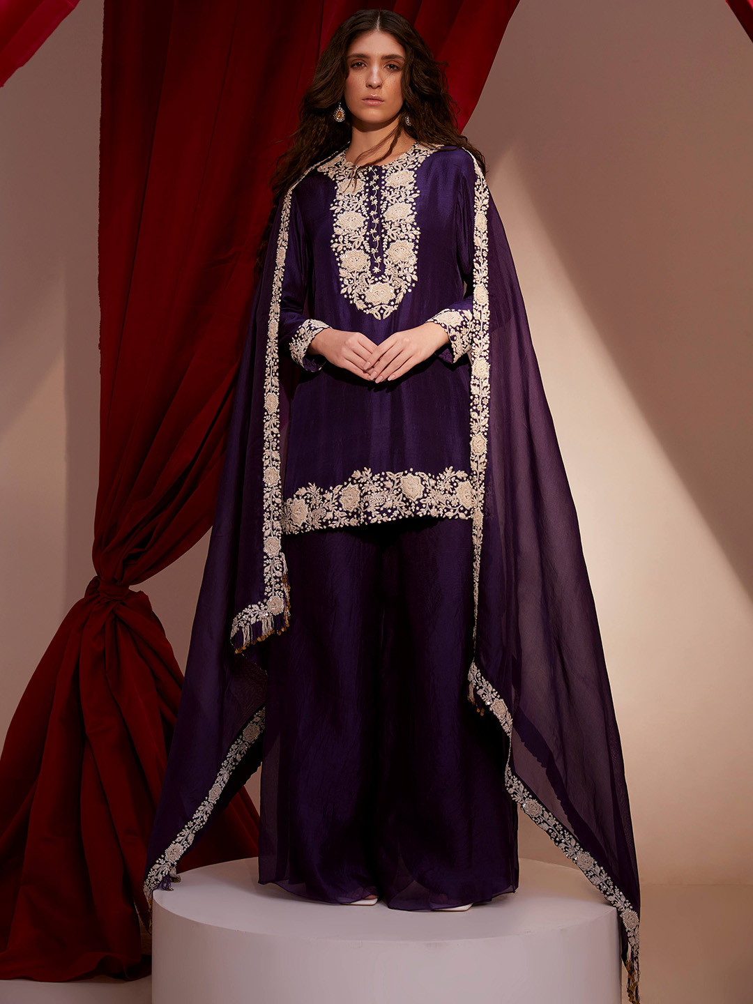 Buy NEHHA NHATA Embroidered Regular Thread Work Pure Silk Kurta With ...