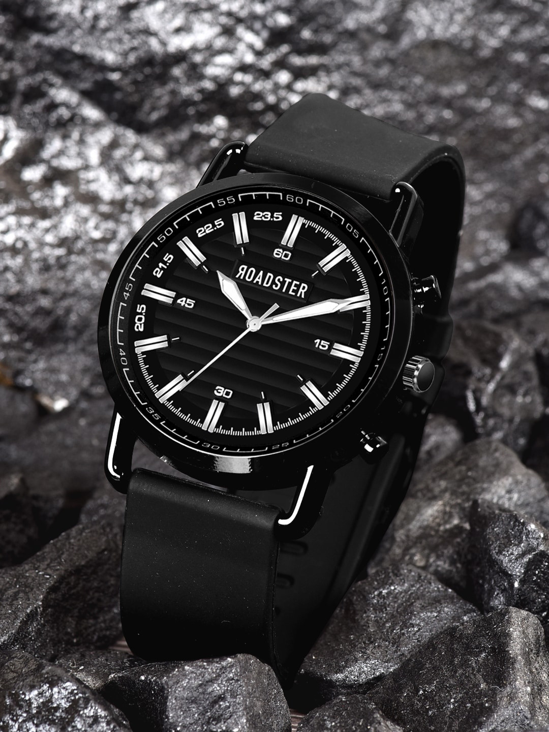 Buy Roadster Men Water Resistant Analogue Watch HOBRD NEW 136 BK ...