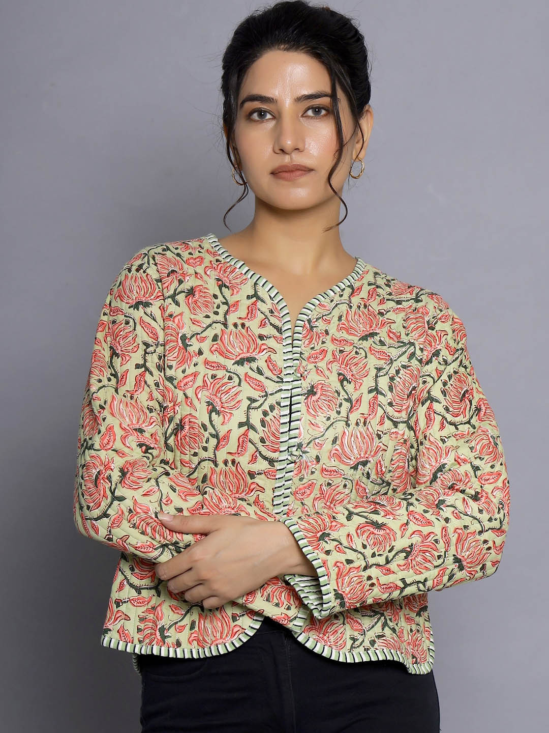 Buy HANDICRAFT PALACE Floral Printed Reversible Crop Quilted Tailored ...