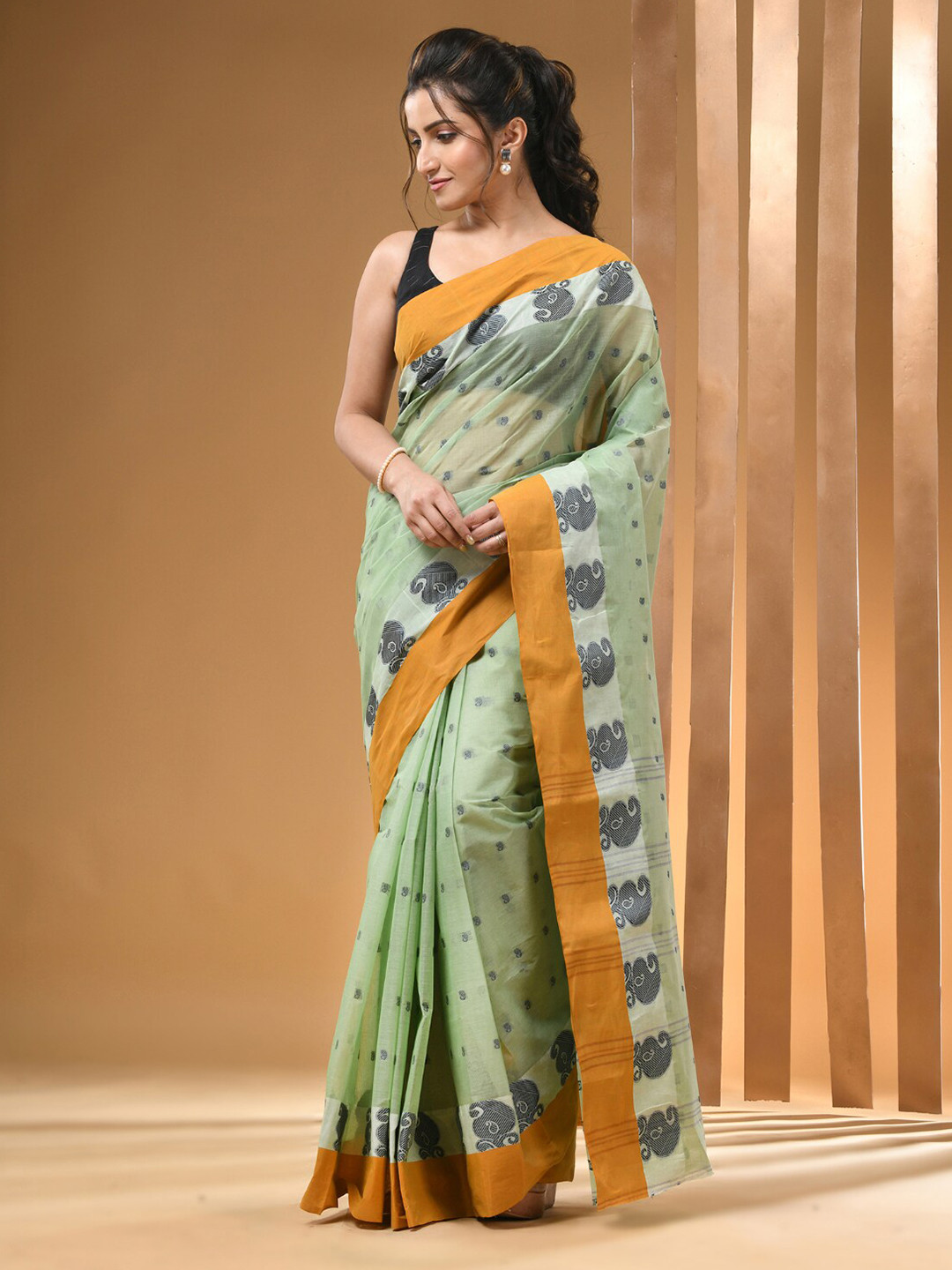 Buy Arhi Ethnic Motif Woven Design Pure Cotton Tant Saree - Sarees for ...