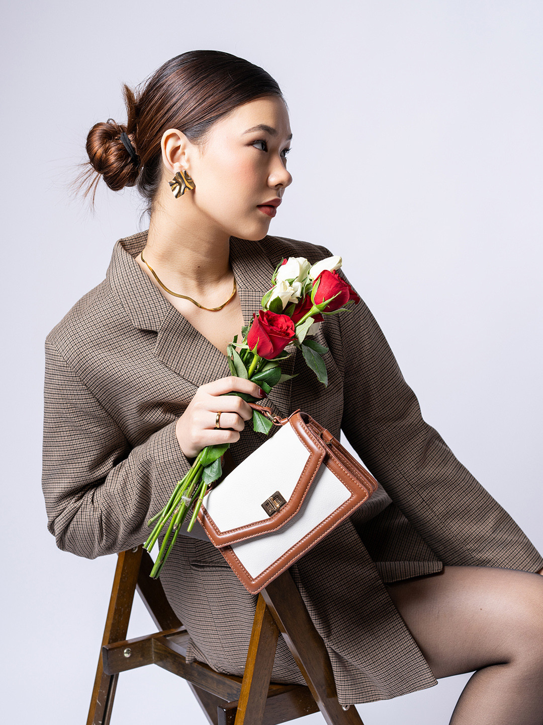 Buy Eske Women Multicolor Colorblock Twist Lock Flap Structured Compact ...