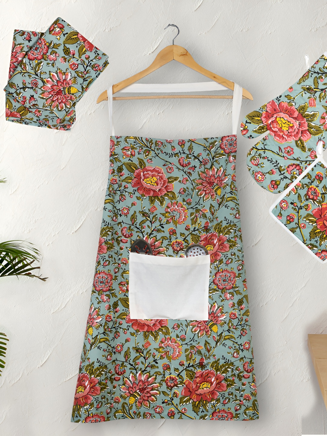 Buy Texstylers Red & Green 5 Pieces Floral Printed Cotton Kitchen Linen ...