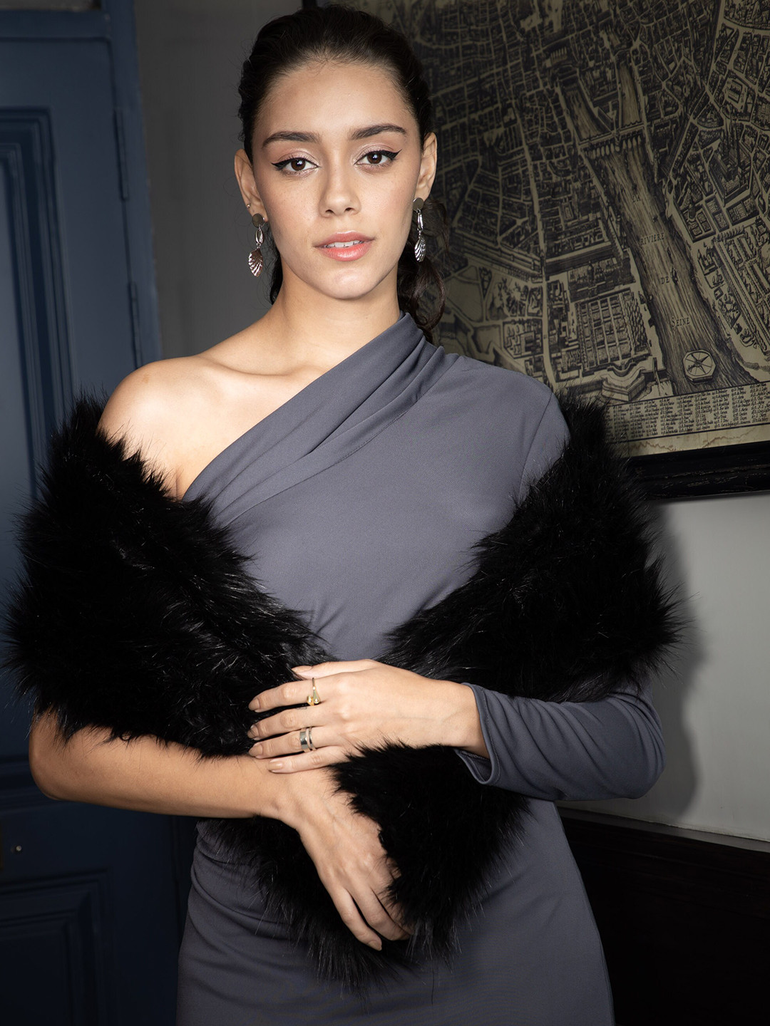 Buy Rhe Ana Fur Bordered Woollen Stole - Stoles for Women 26817378 | Myntra