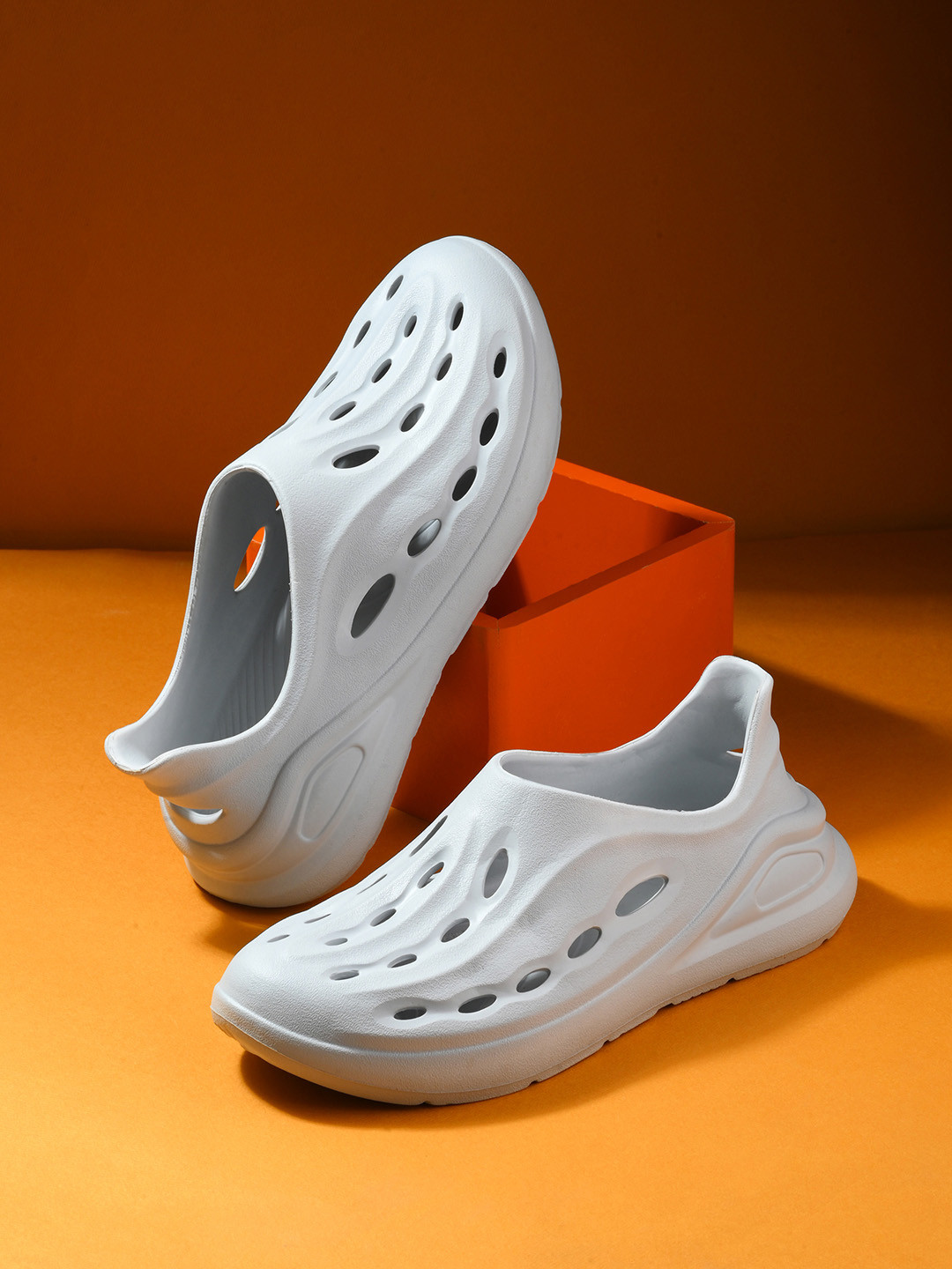 Buy HRX By Hrithik Roshan Men Grey Self Design Croslite Clogs - Flip ...