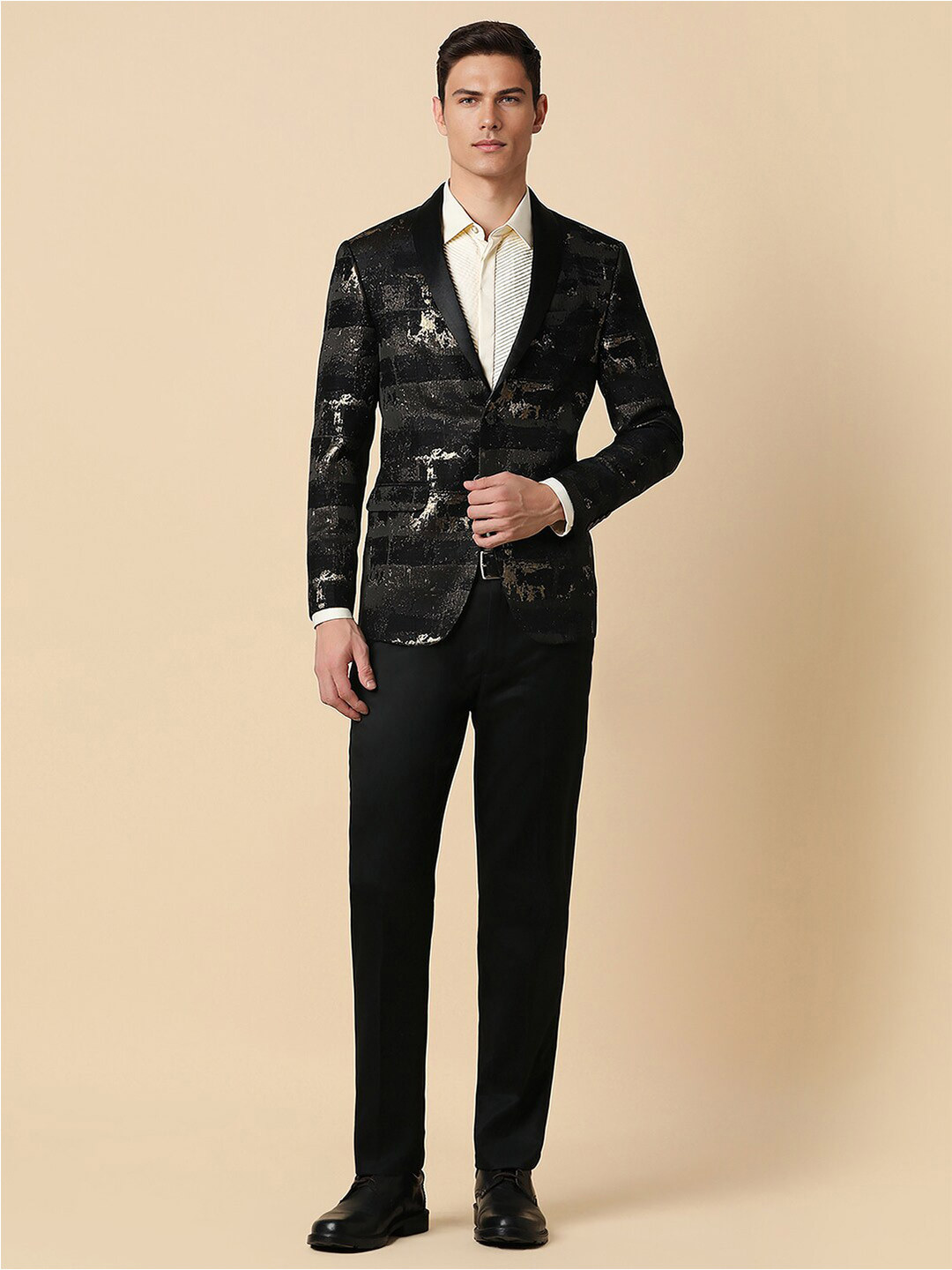 Buy Allen Solly Self Designed Slim Fit Single Breasted Two Piece Suit ...