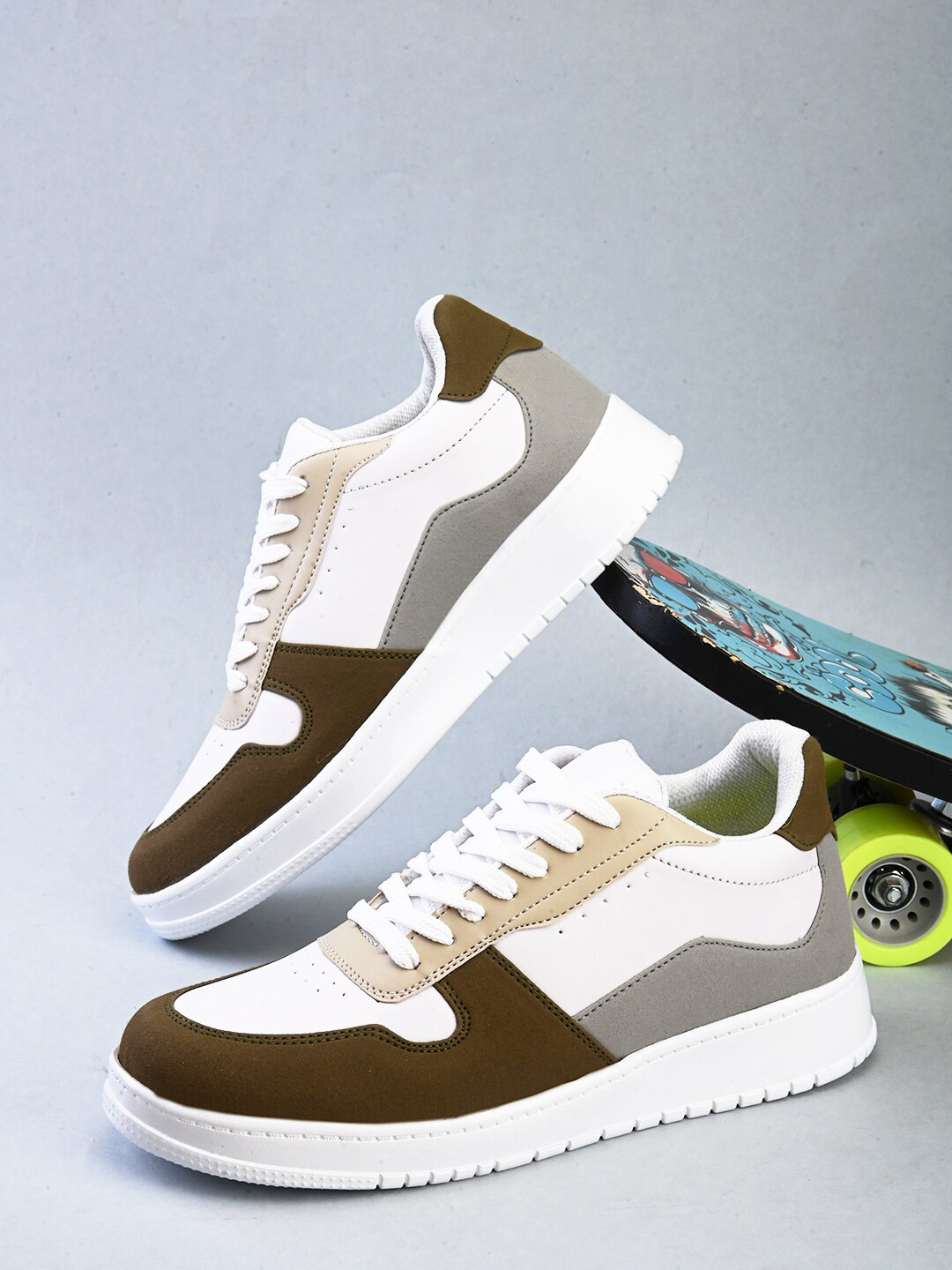 Buy The Roadster Lifestyle Co. Men Colourblocked Lightweight Sneakers ...