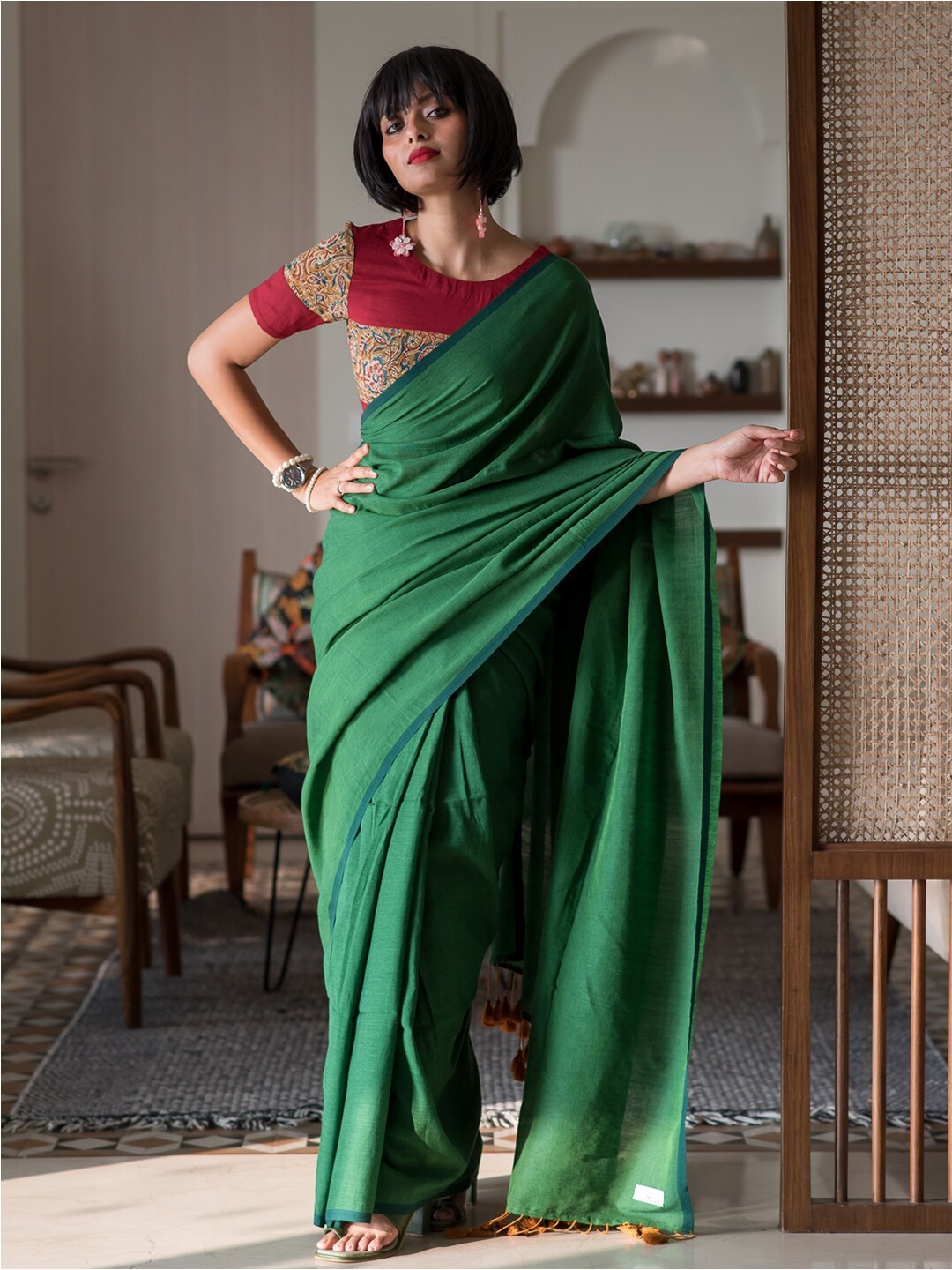 Buy Suta Solid Cotton Blend Saree - Sarees for Women 26961080 | Myntra Buy Suta Solid Cotton Blend Saree - Sarees for Women 26961080 | Myntra