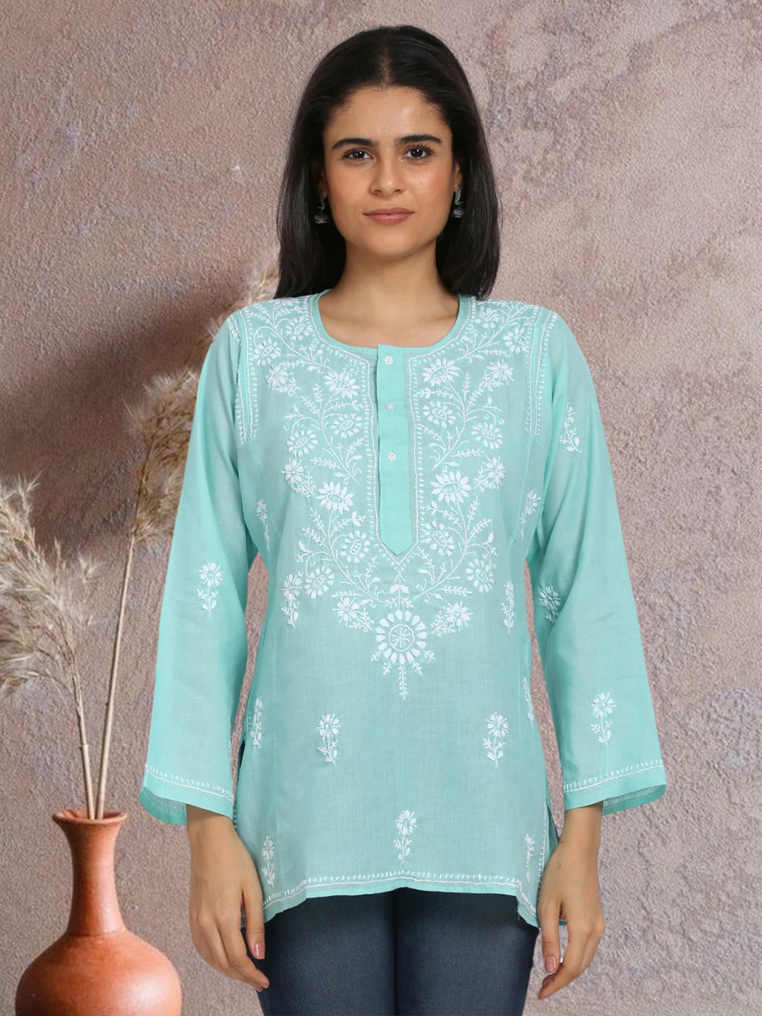 Buy PARAMOUNT CHIKAN Women Embroidered Lucknowi Chikankari Cotton Kurti ...
