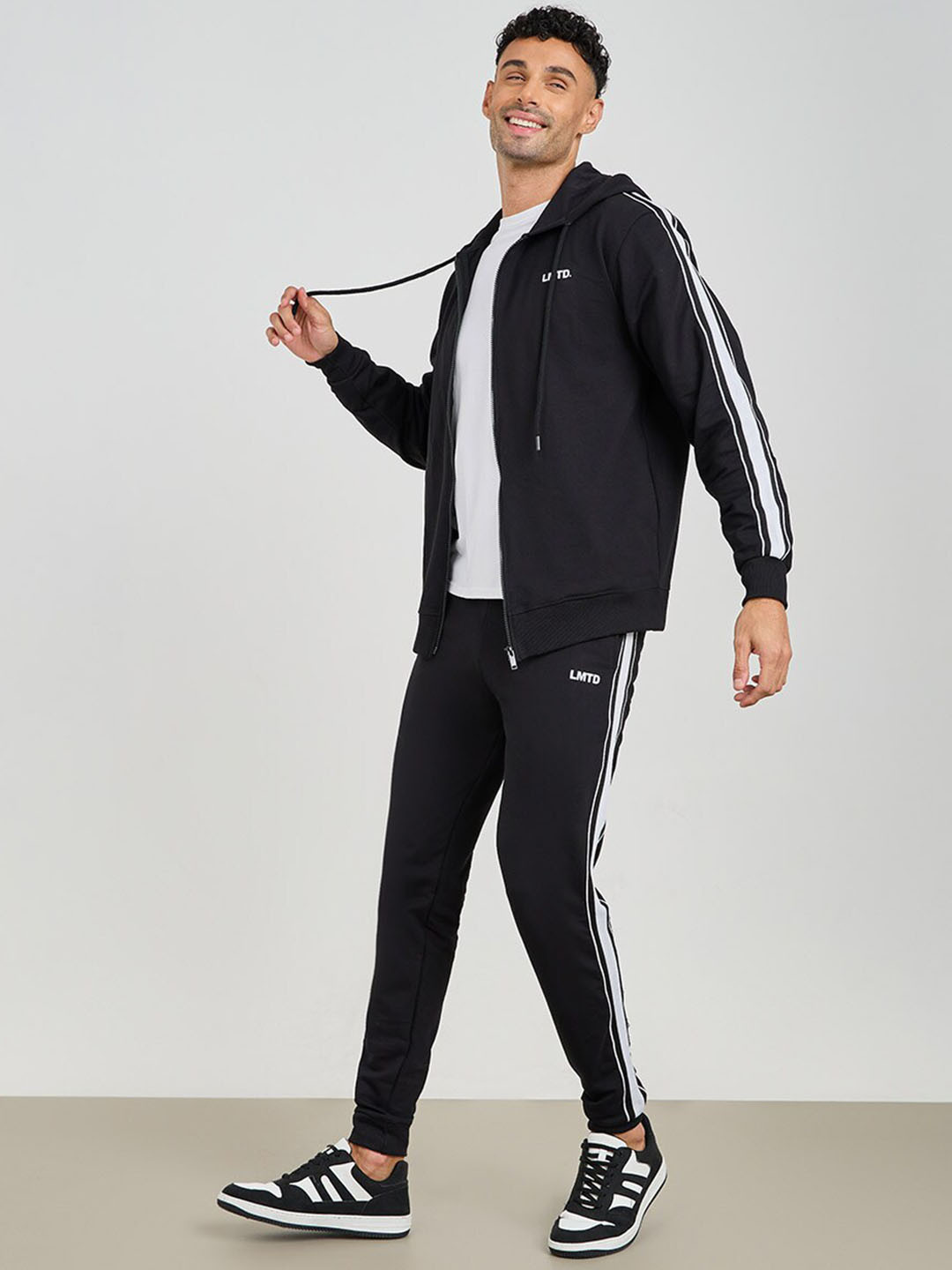 Buy Styli Men Black Contrast Print Hooded Zip Through Terry Tracksuit ...