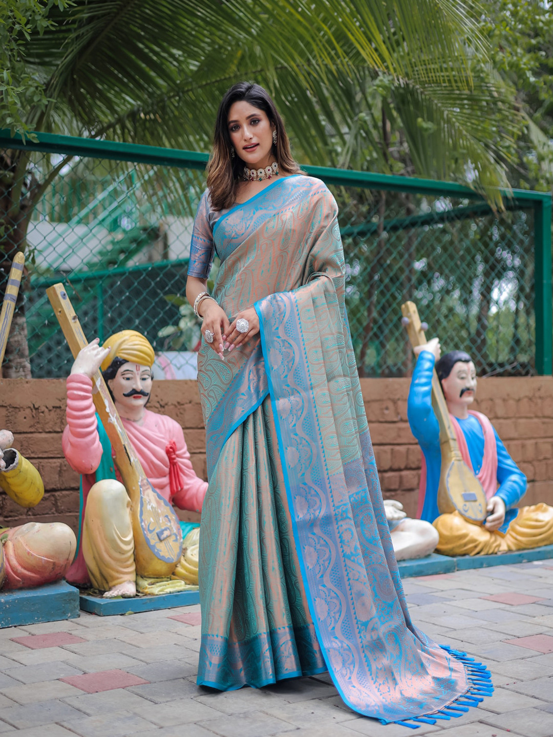 Buy Kandora Ethnic Motifs Woven Design Zari Kanjeevaram Silk Saree ...