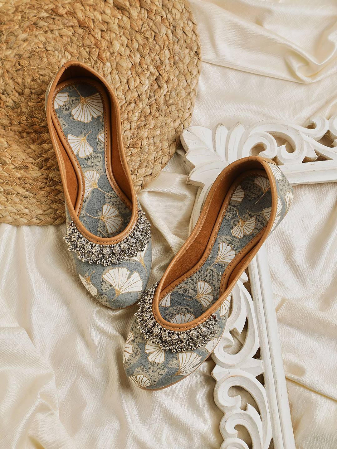 Buy Kiana House Of Fashion Printed Embellished Detail Ethnic Mojaris ...